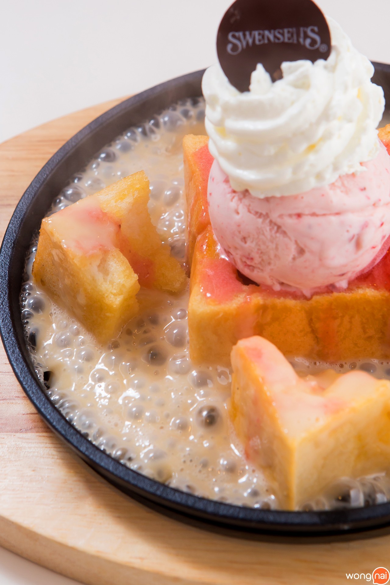 Swensen's ร้านไอศกรีมสุดโปรด เมนูใหม่ Toast on Fire กระทะปะทุ!