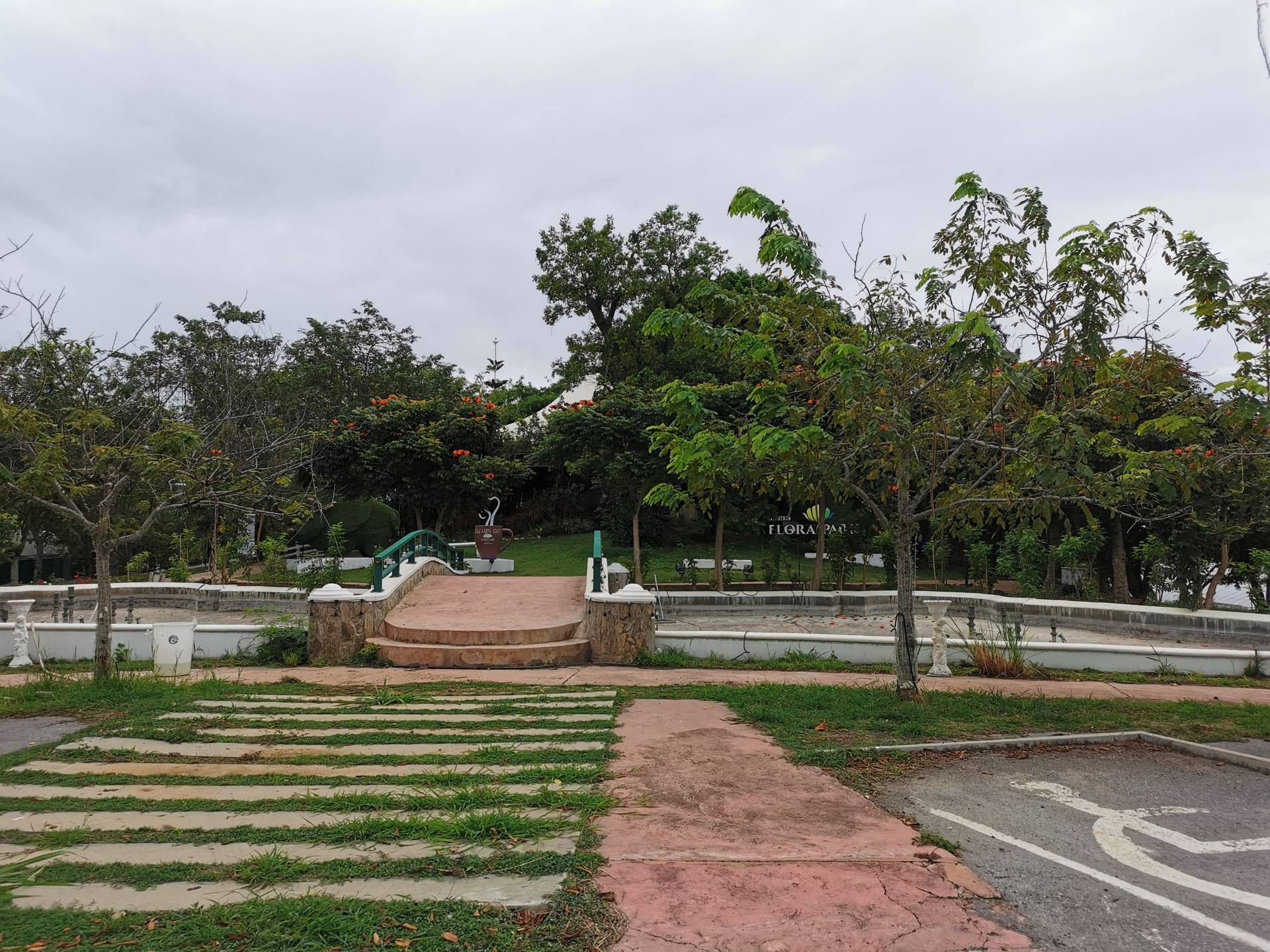 รีวิว Flora Park - ภาพไม่ตรงปกอ่ะ