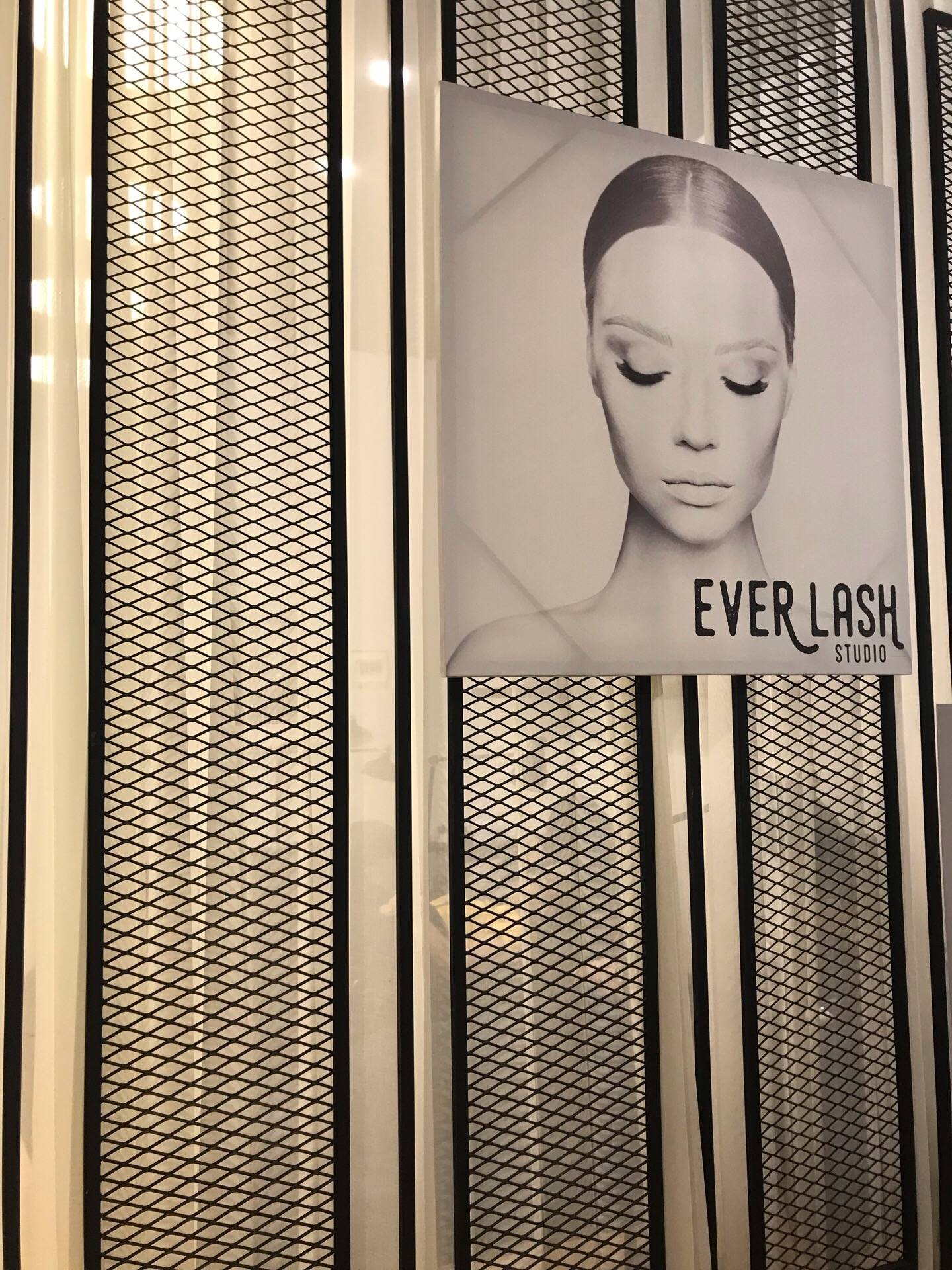 รีวิว Ever Lash Studio Central พระรามเก้า - แวกซ์คิ้วโดยใช้แวกซ์ดึงเลย
