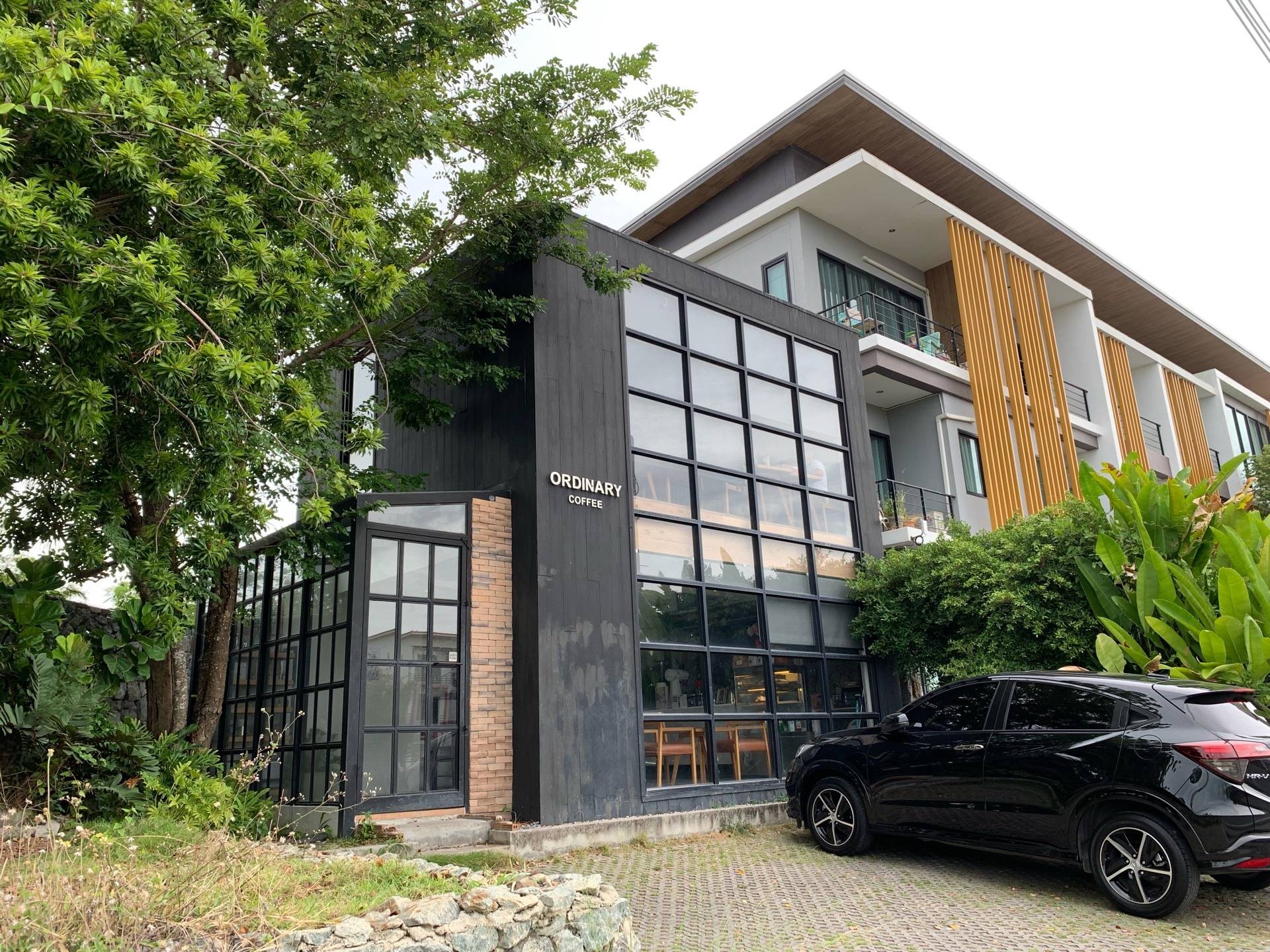 รีวิว Ordinary Coffee - ร้านกาแฟสวย ติดกับทางรถไฟ