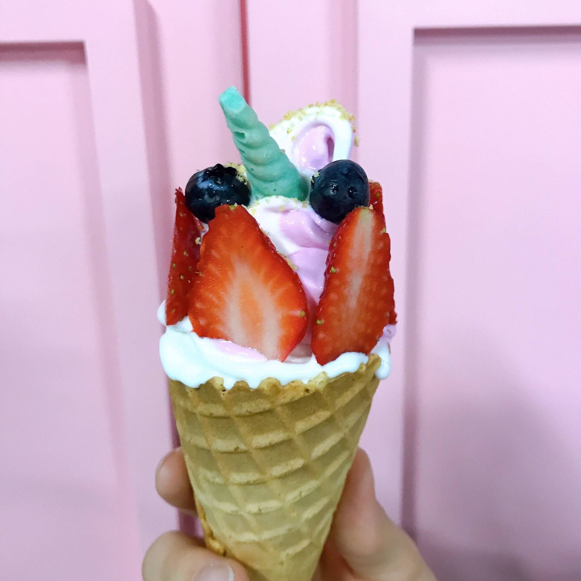Ice cream soft serve DIY • สั่งไอกรีมเลือก Topping เองก็ได้จ้า ร้าน ...