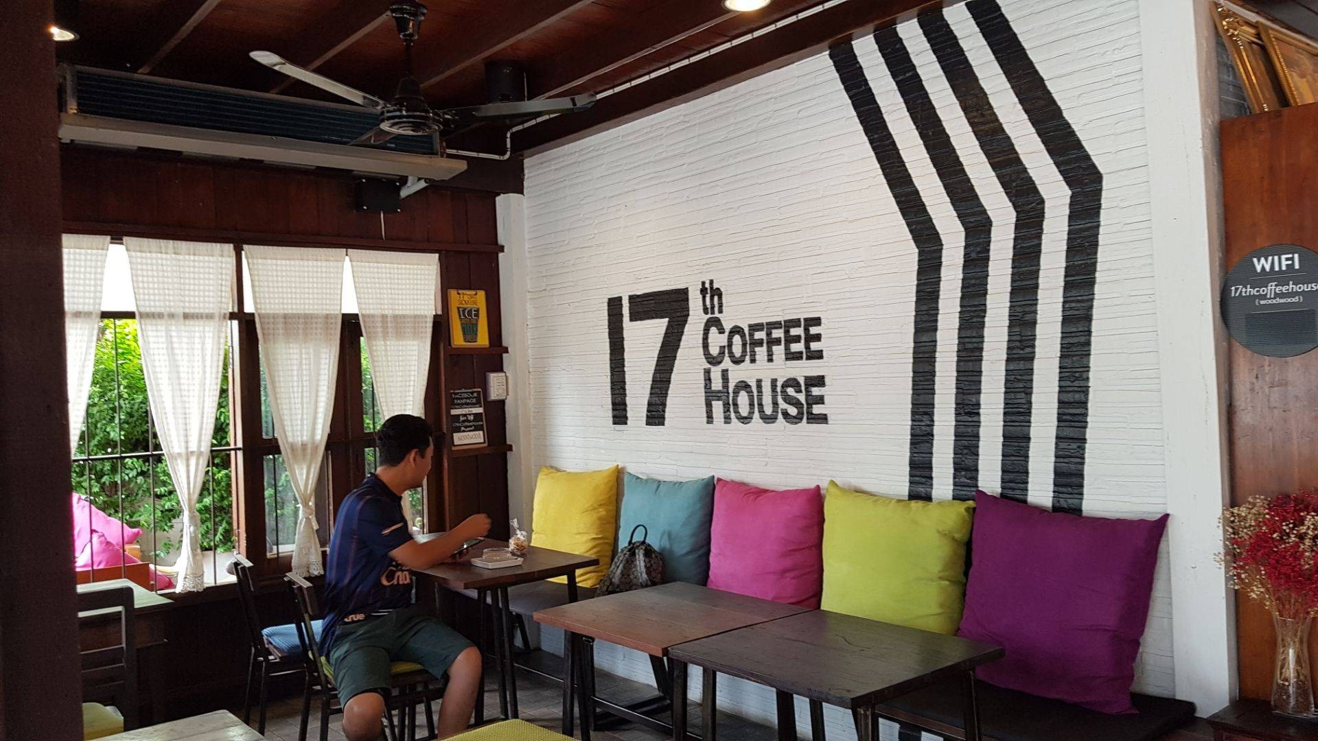 รีวิว 17th Coffee House - บรรยสกาศดี ชิวๆ ขนมอร่อยใช้ได้ เงียบๆสบายๆ