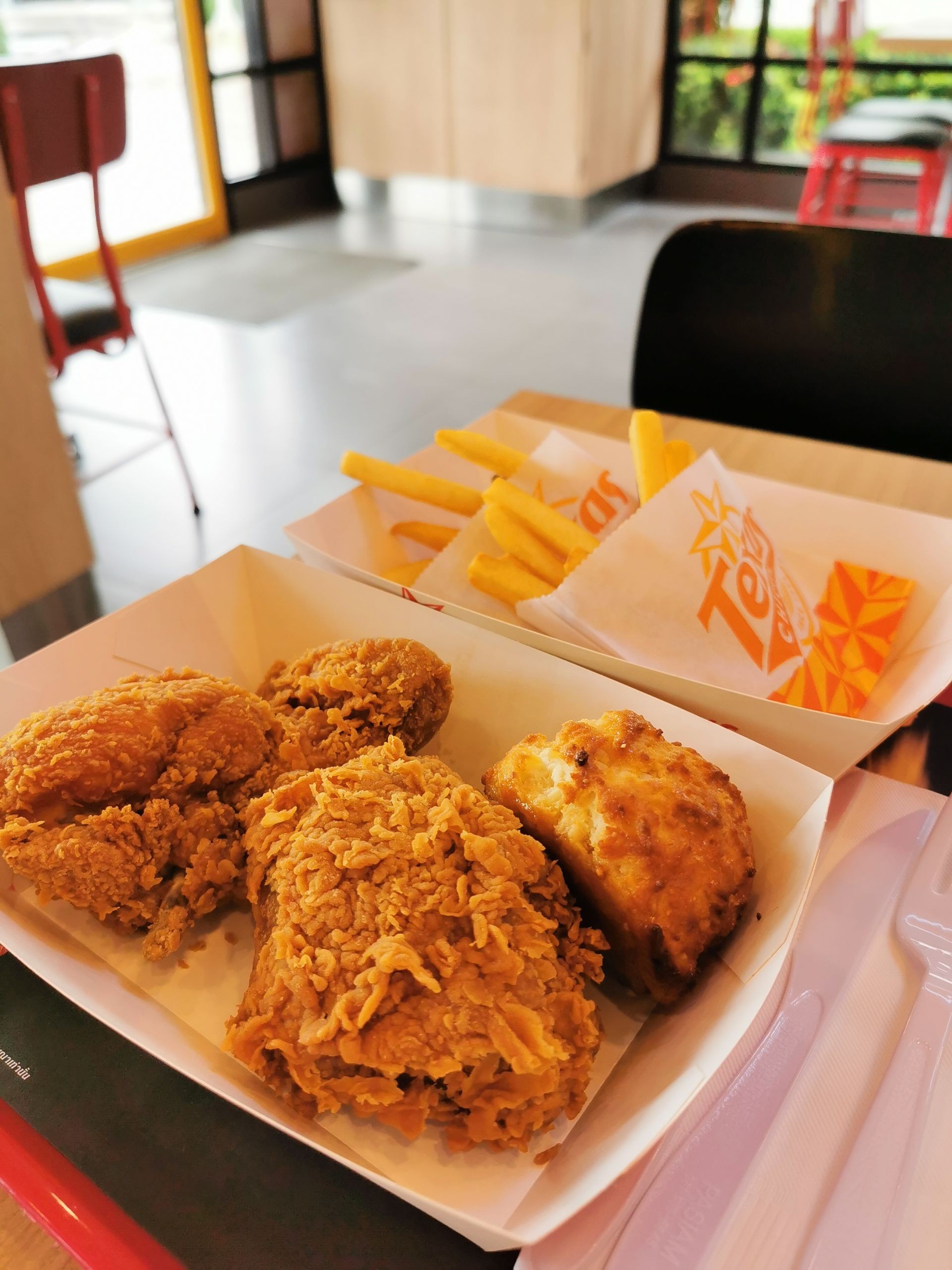 รีวิว Texas Chicken ปตท. ศรีสุนทร - นั่งทานในร้านอร่อยครับ ไม่วุ่นวาย ...