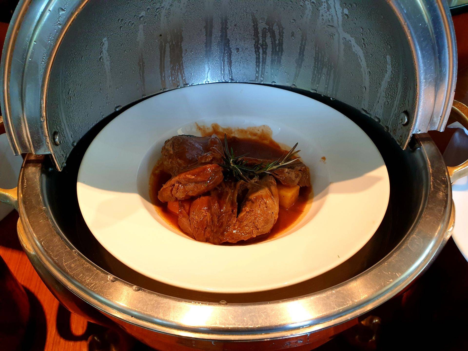 แกะอบซ้อสไวน์แดง ร้าน Montien Riverside โรงแรมมณเฑียรริเวอร์ไซด์ - Wongnai