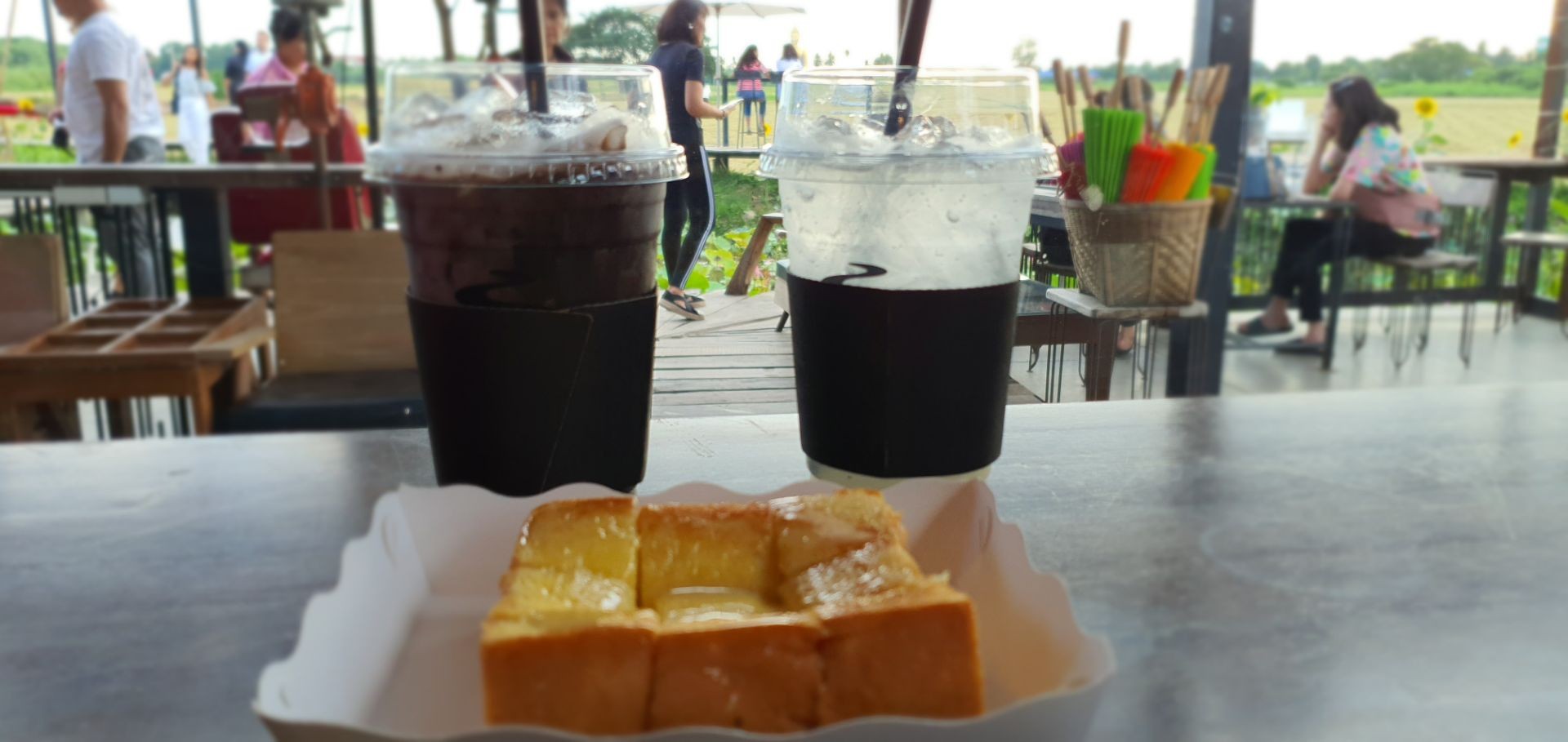 รีวิว The Lao Cafe And Resort - เครื่องดื่มผ่าน ขนมไม่โอเค