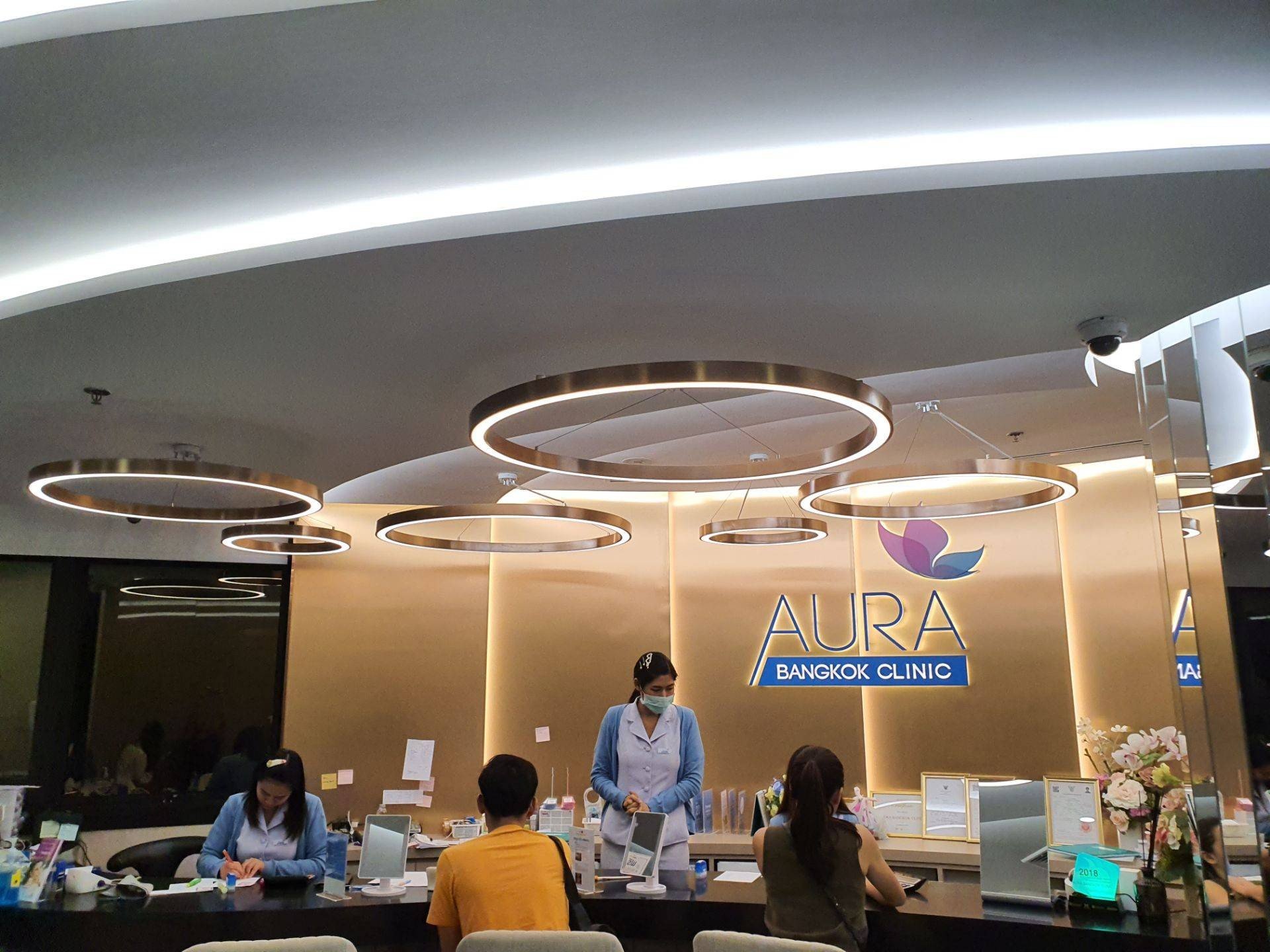รีวิว Aura Bangkok Clinic BTS ช่องนนทรี - คลินิก ดูสะอาด มีมาตรฐาน มีหมอ และพยาบาล คอยดูแล