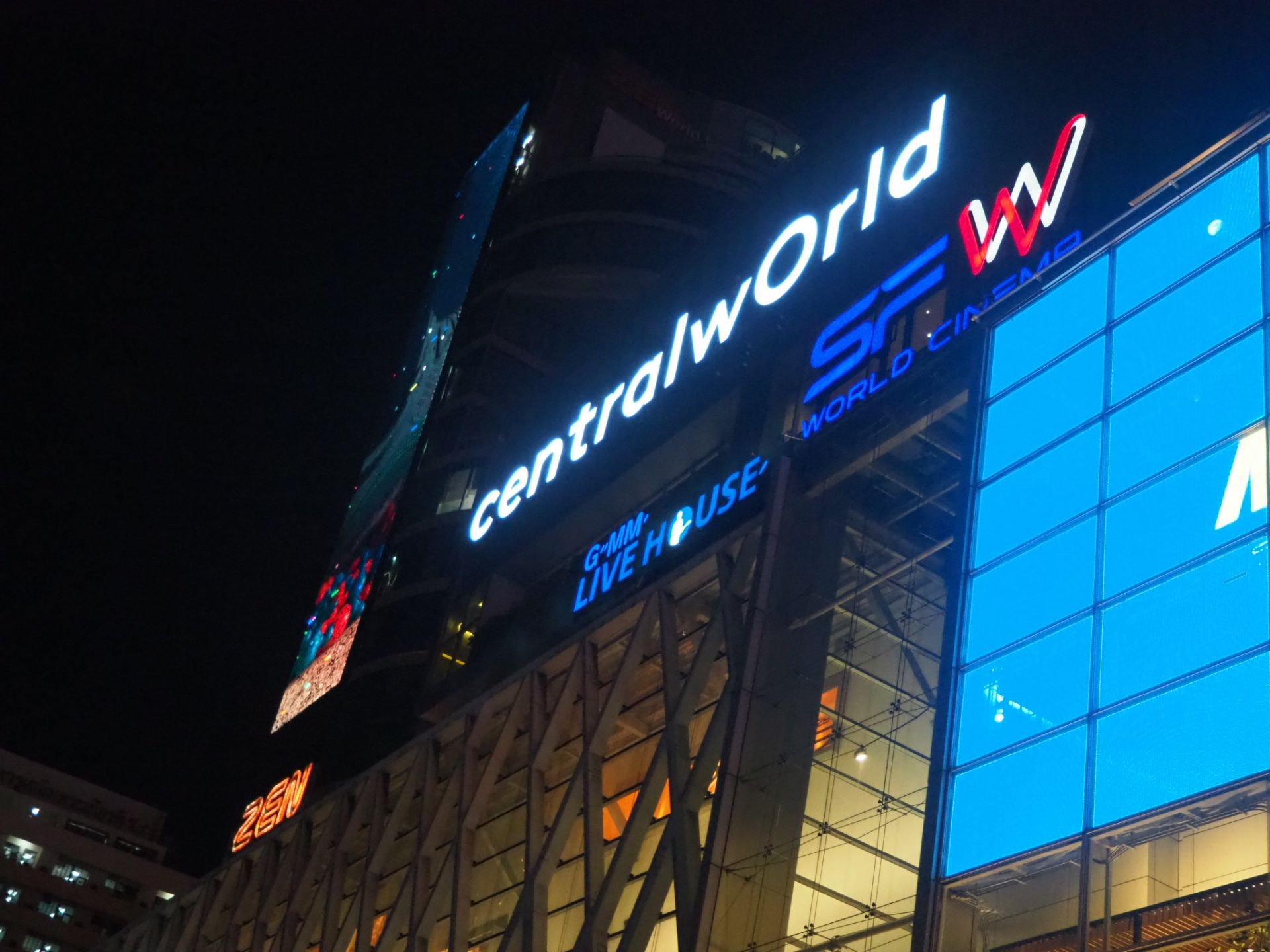 รีวิว Central World - แหล่งช๊อป ชีค ชิล และรวมงานอีเว้นท์