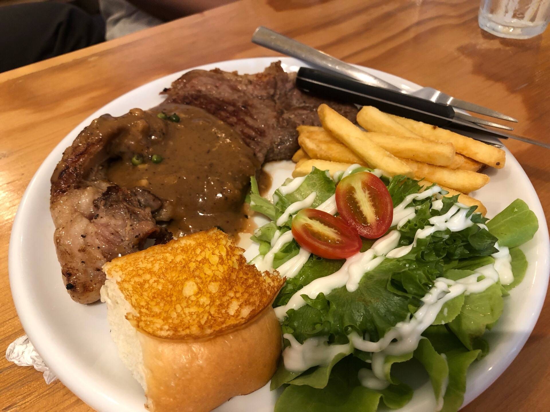 สเต๊กเนื้อ สเตอร์ลอยด์ ร้าน Hello Steak มาบยางพร