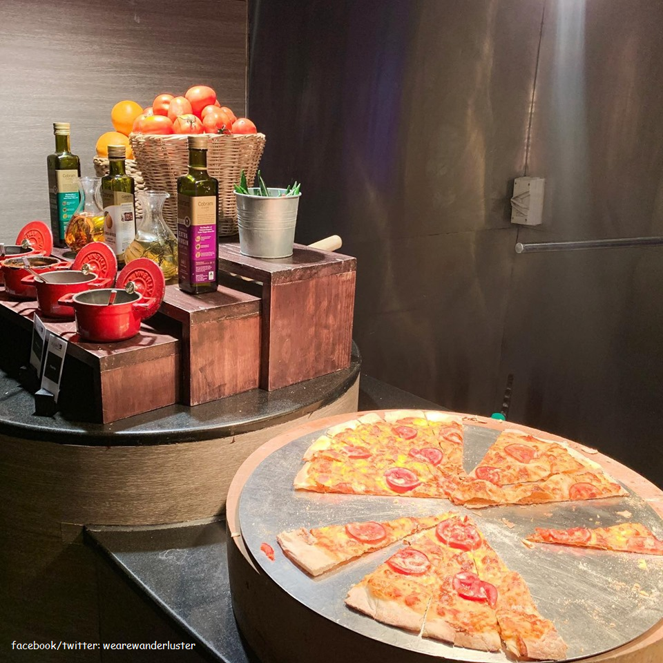 รีวิว The Square Novotel Bangkok Ploenchit Hotel - The SQUARE, Novotel ...