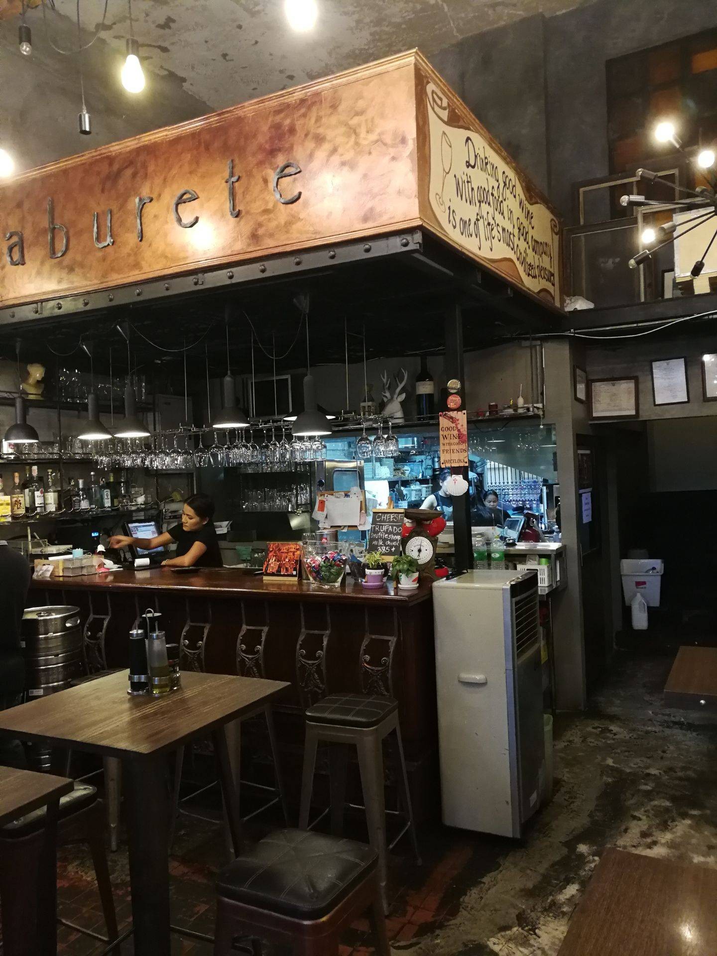รีวิว Taburete - Spanish Tapas Bar