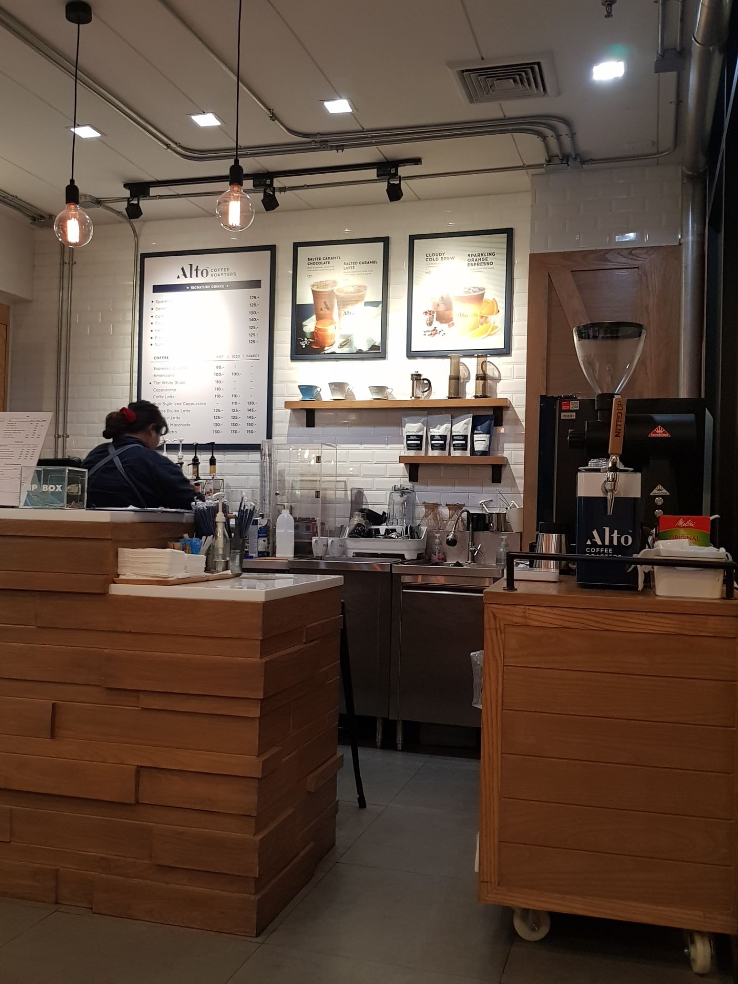 รีวิว Alto Coffee Roasters เพลินจิตเซ็นเตอร์ - เมนูกาแฟหลากหลาย