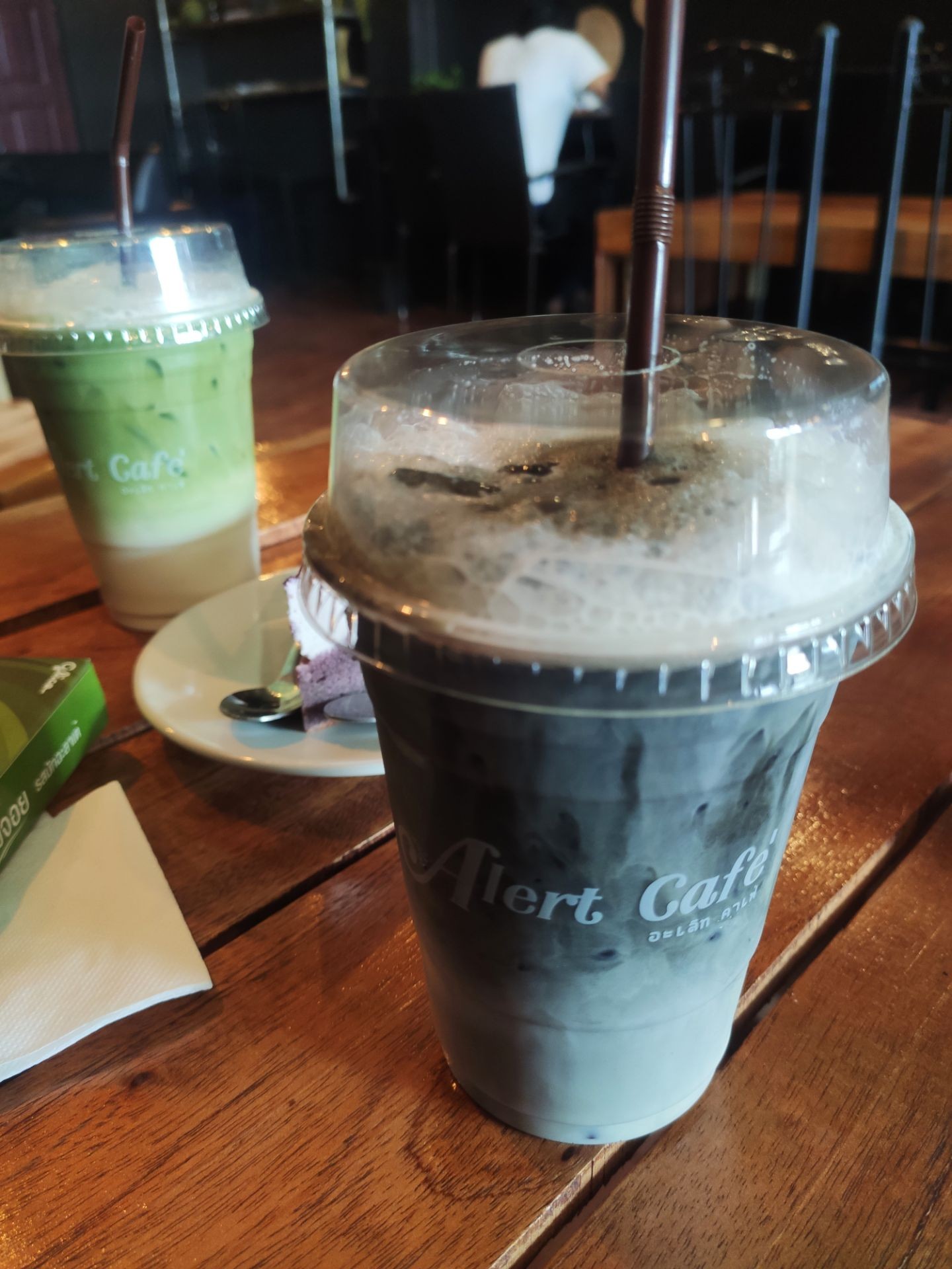 รีวิว Alert Cafe’ - เครื่องดื่มอร่อย เค้กยังต้องปรับปรุง