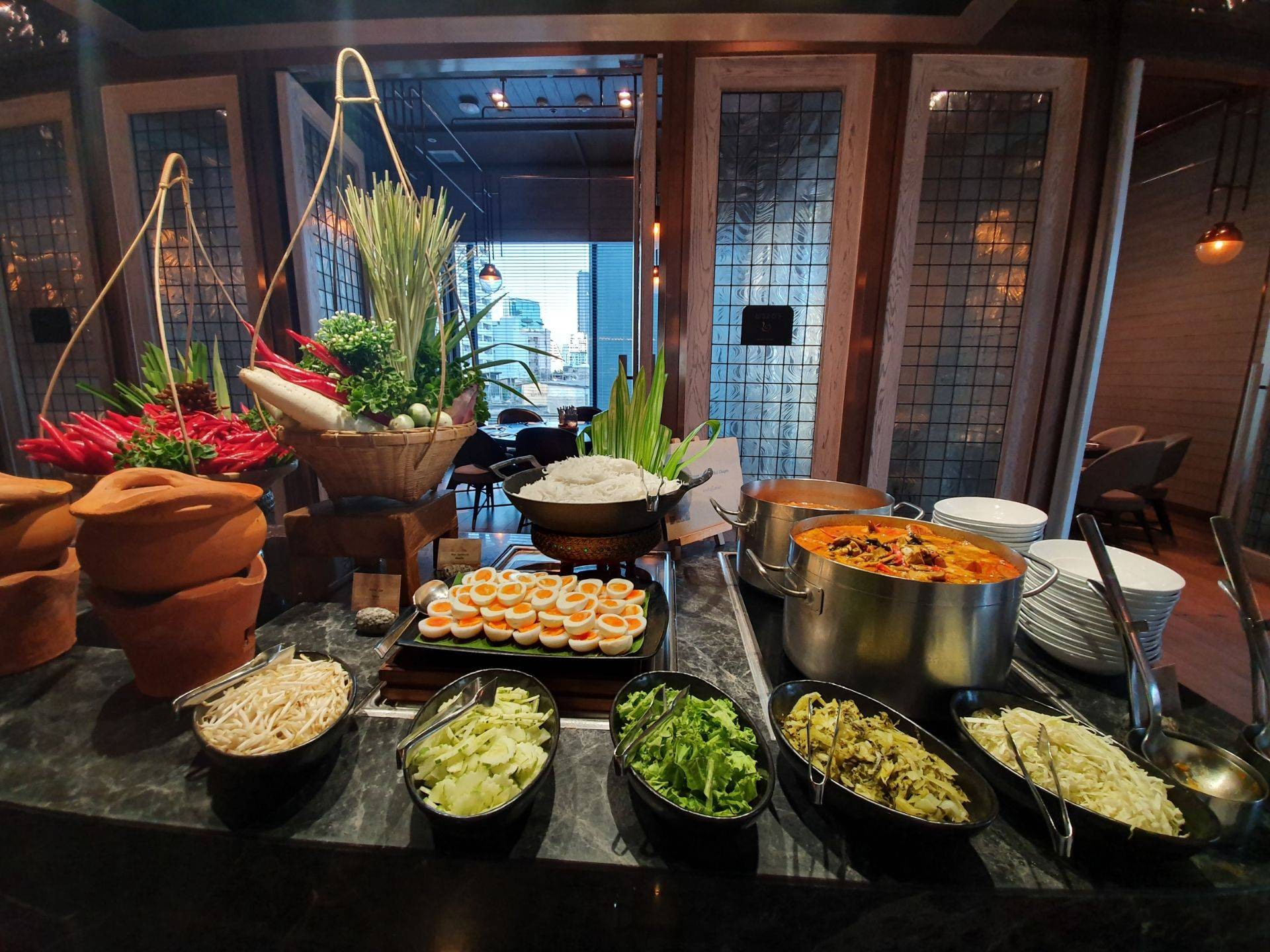รีวิว Praya Kitchen โรงแรม แบงค็อก แมริออท เดอะ สุรวงศ์ - ขนมจีนน้ำยาปู ...
