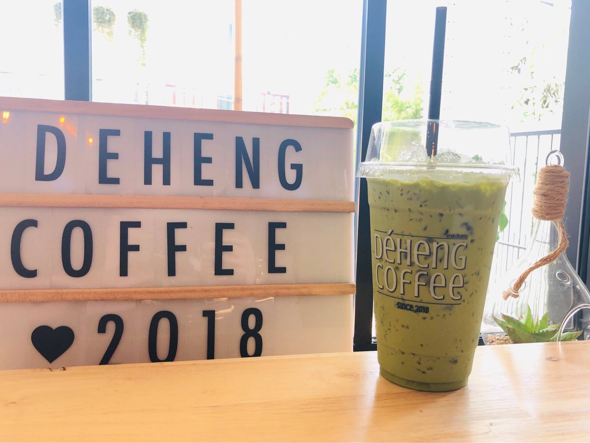 รีวิว DÉHENG COFFEE - De'Heng Coffee ร้านกาแฟสุดชิคย่านหันคา ☕️🌳