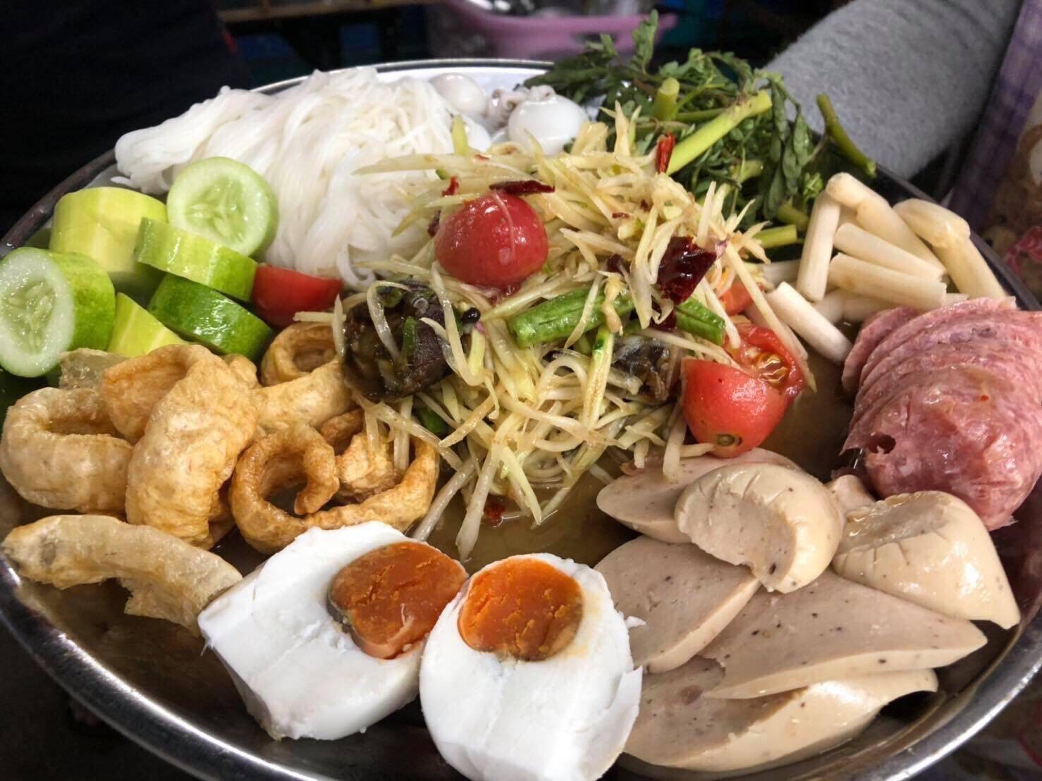 รีวิว ส้มตำลำยอง By เจ้ฝน 1 อร่อยมากครับ รสชาติจัดจ้าน ไม่มาถือว่าผิด 👍