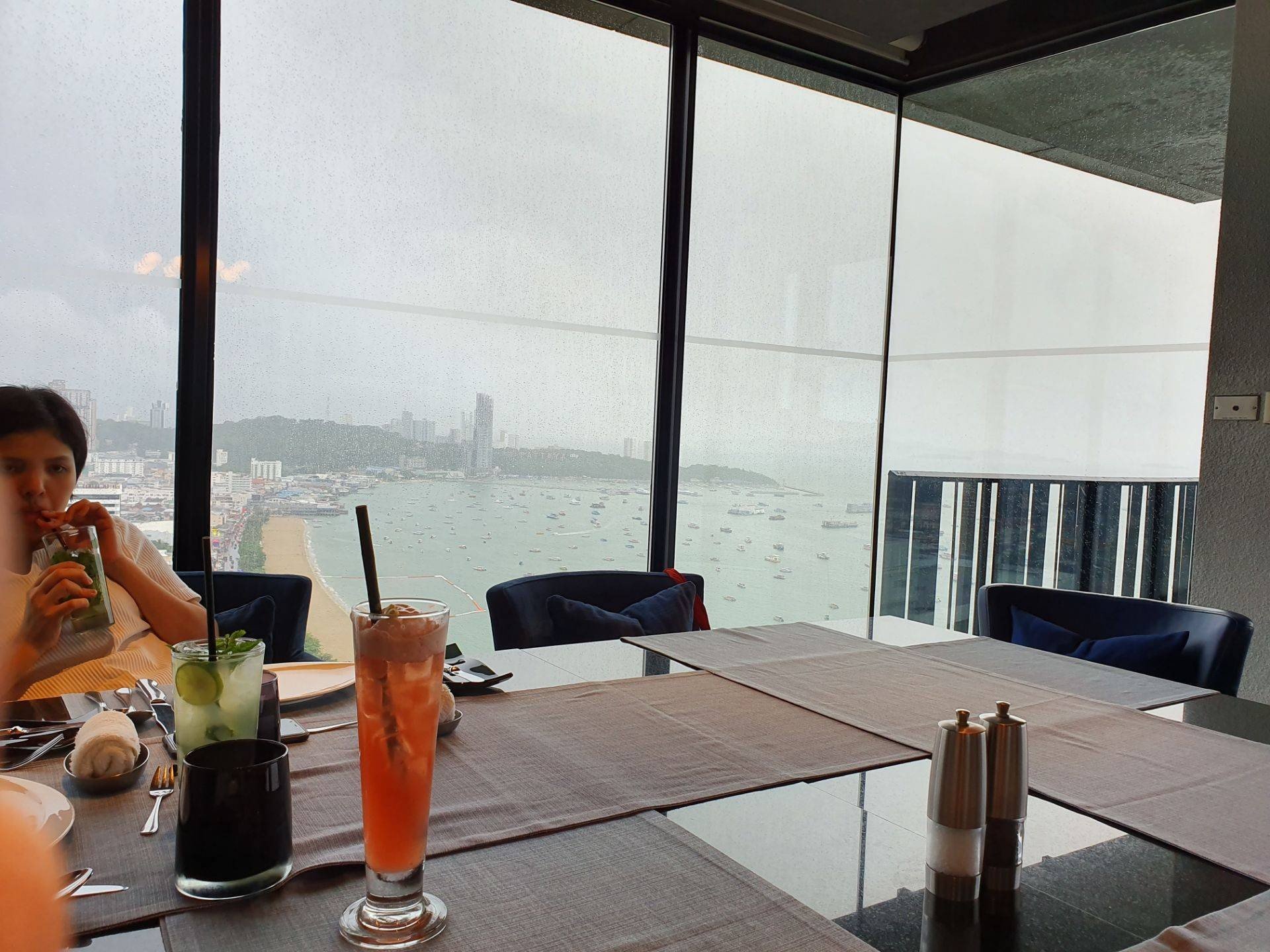 รีวิว Horizon Rooftop Restaurant & Bar, Hilton Pattaya - อาหารดีมากจน ...