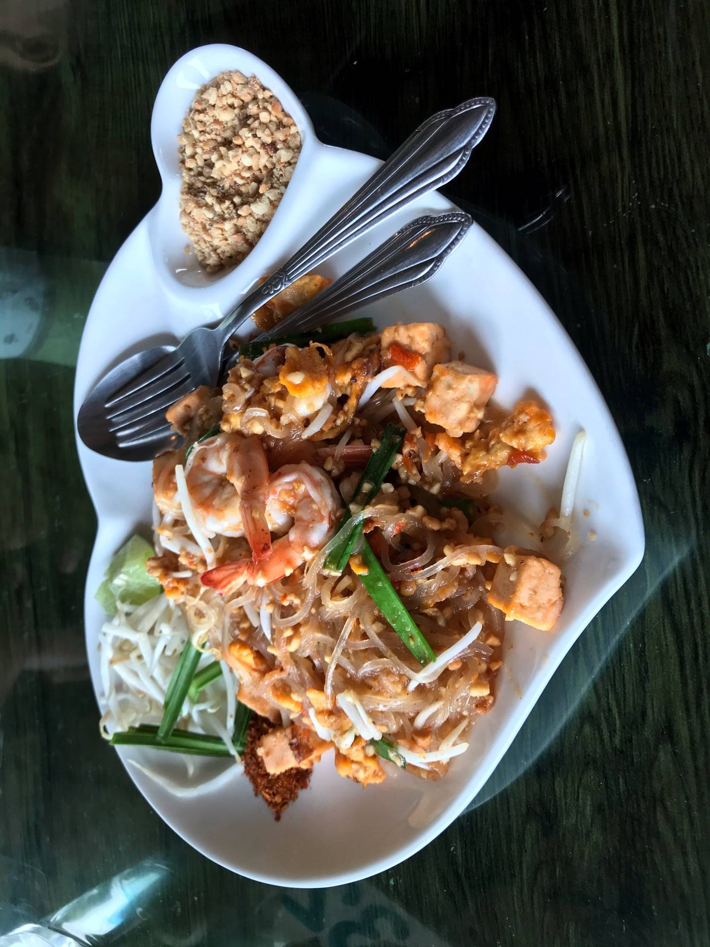 ผัดไทกุ้งสด ร้าน Dawee จิบแฟแลกังหัน