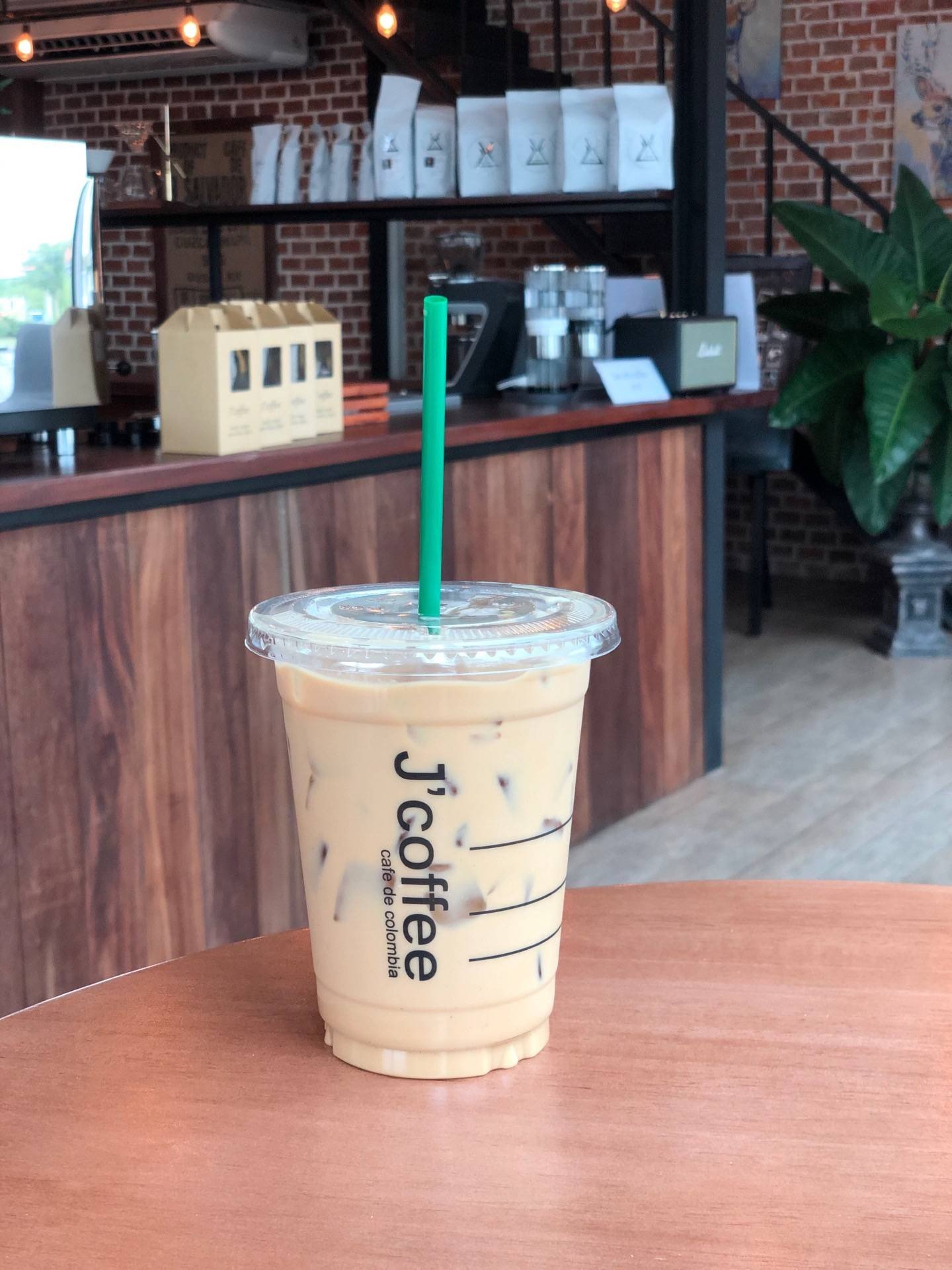 รีวิว J’Coffee ถนน เทพรักษ์ - กาแฟดี บรรยากาศดี - Wongnai