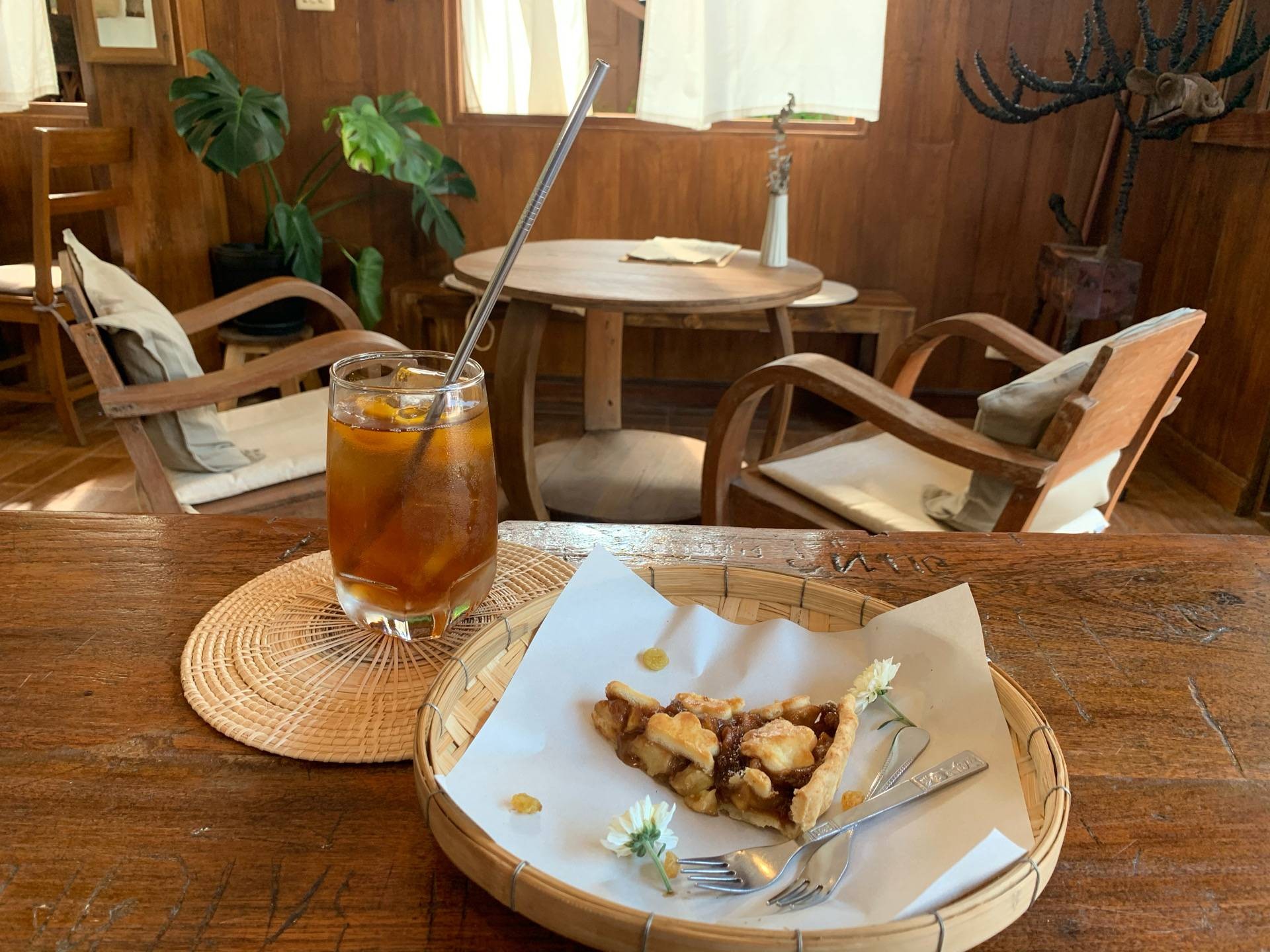 รีวิว maroon cafe' - ร้านตกแต่งน่ารักมาก กาแฟอร่อยเข้มข้นปานกลาง มานั่ง ...