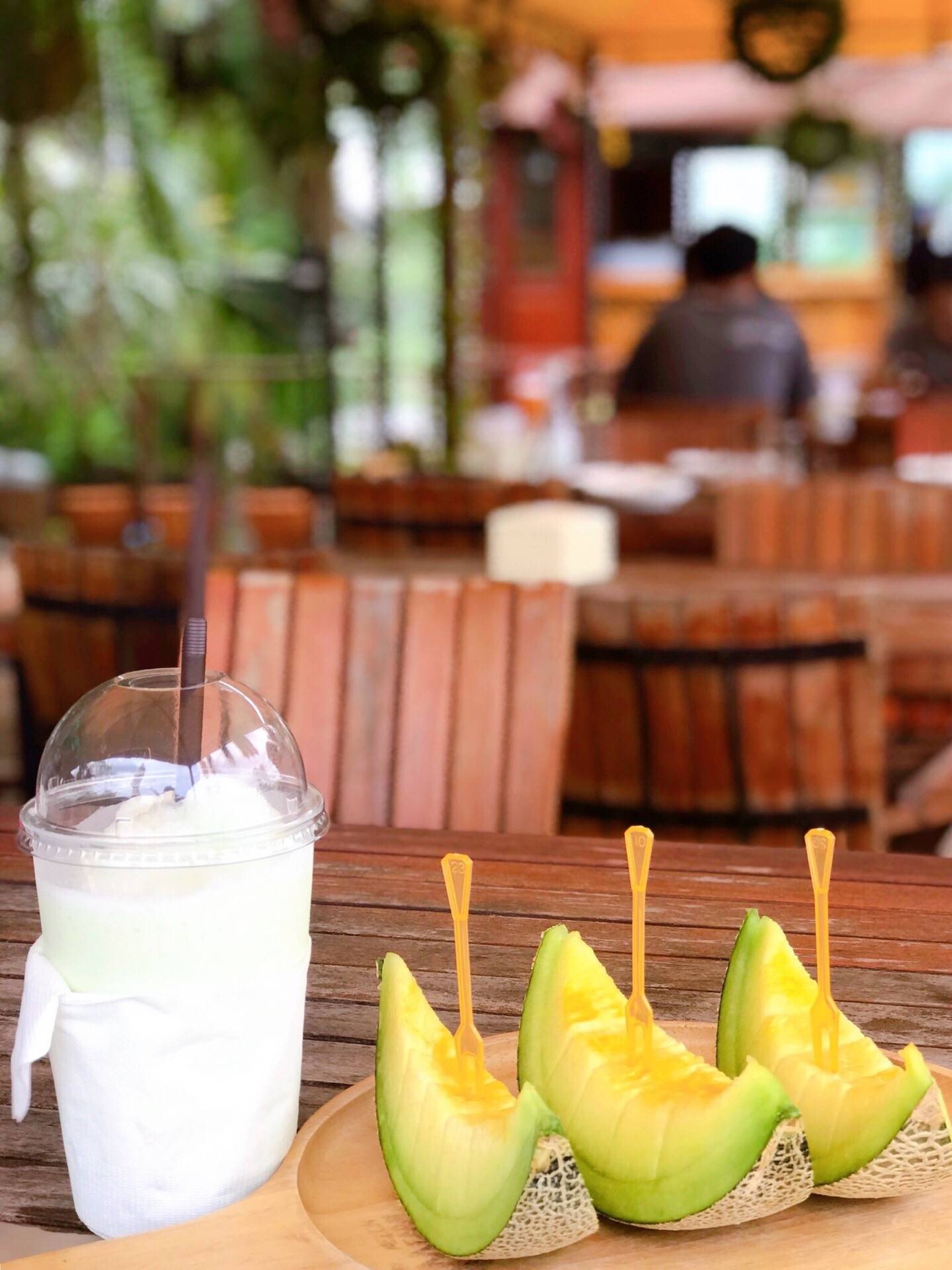 รีวิว M Melon Restaurant & Coffee - รสชาติดีถูกปาก