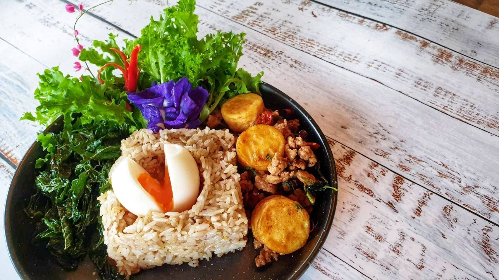 รีวิว BAKe Box Cafe - พนักงานบริการดี อาหารอร่อย กาแฟรสชาติดี - Wongnai