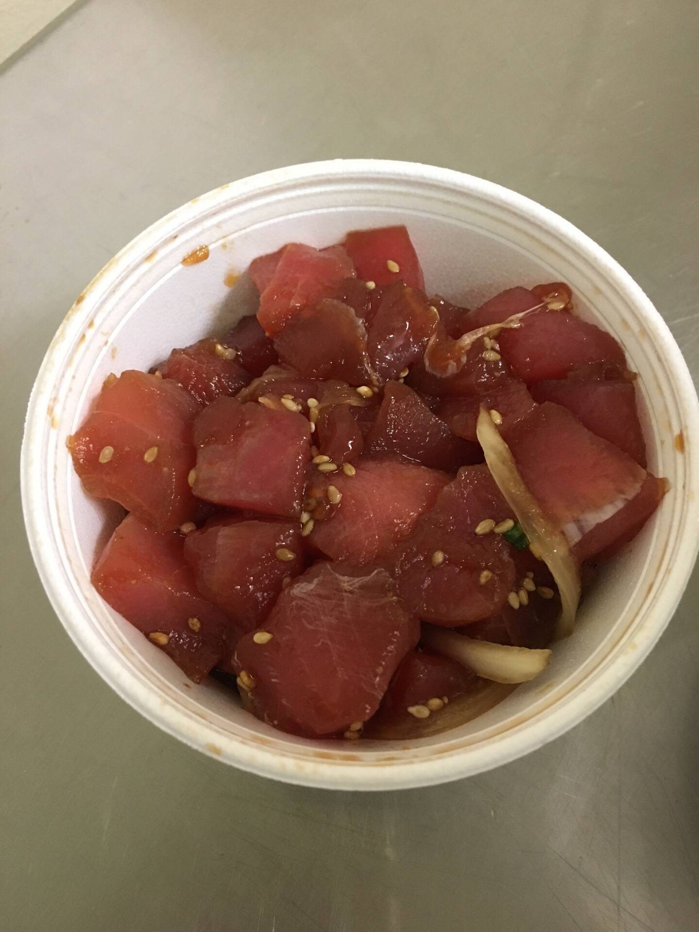 รีวิว Musubi Cafe Iyasume - Poke bowl ahi with miso soup, great taste ...