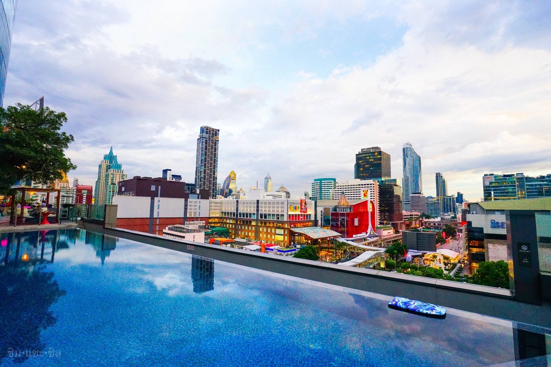 รูป View Rooftop Bar Bangkok