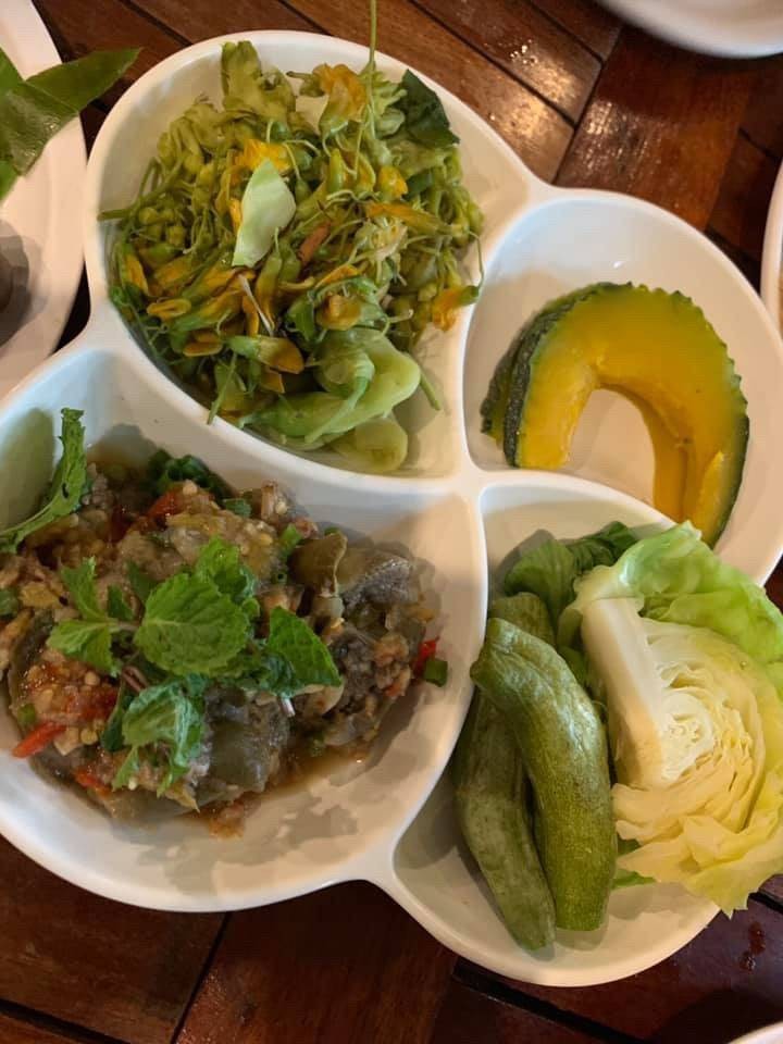 รีวิว ครกไม้ไทยลาว ลาดปลาเค้า - ชอบมากร้านประจำมีเเต่เเกงเเปลกๆๆปลาร้า ...