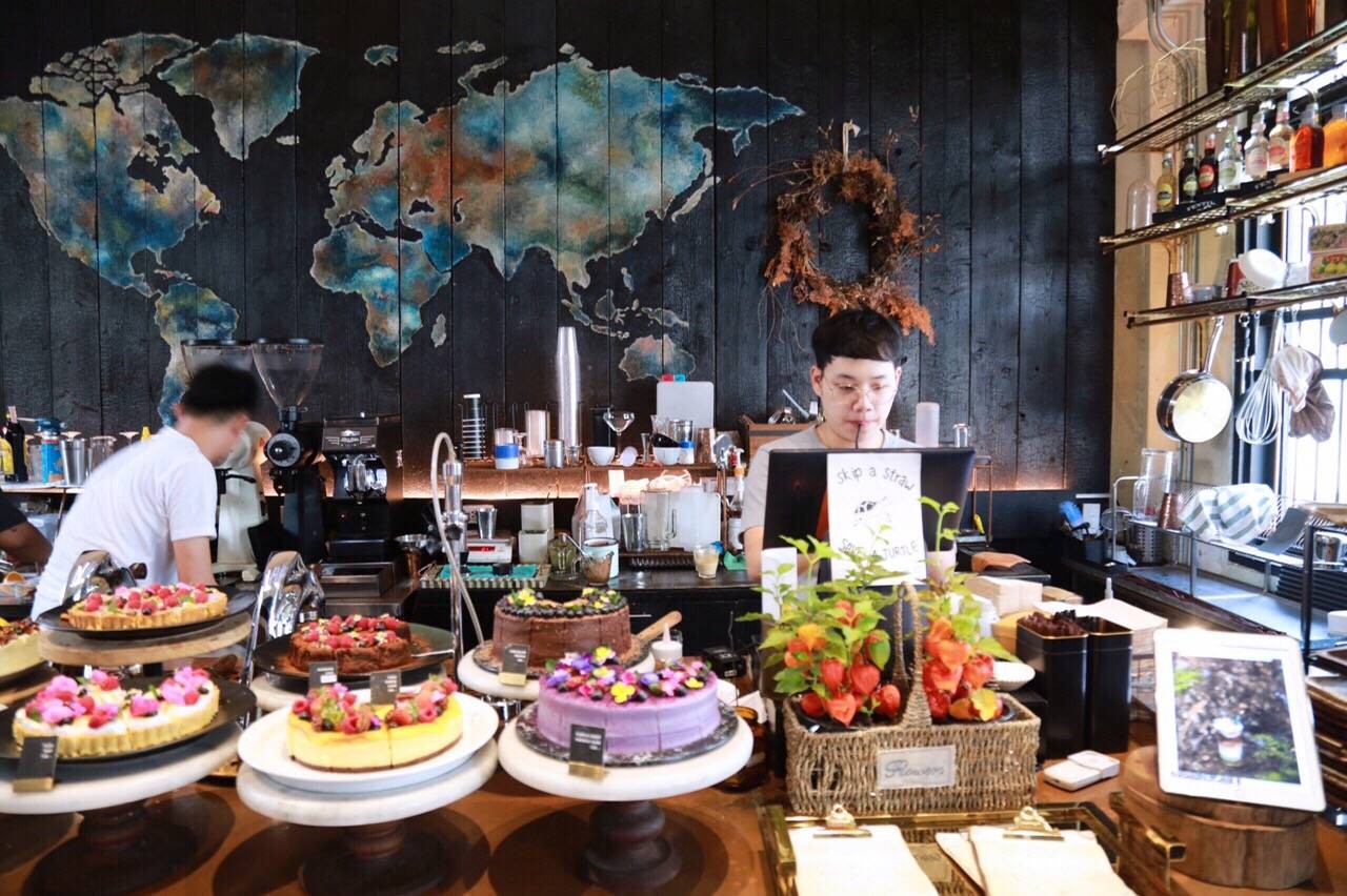 รีวิว Wallflowers Cafe - คาเฟ่ลึกลับในร้านดอกไม้ - Wongnai