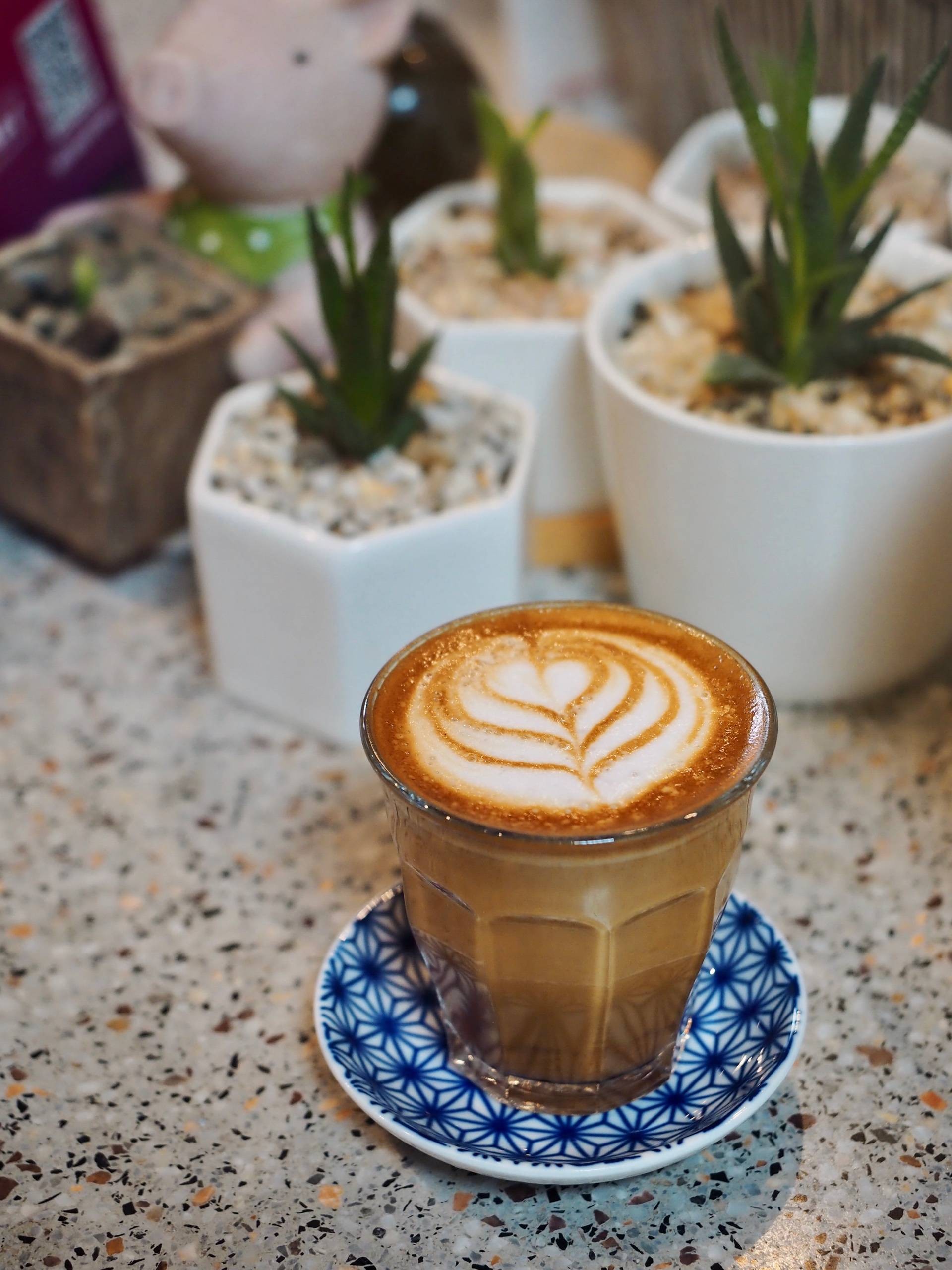 รีวิว Rush Coffee Rommani - ร้านสวย กาแฟดีใช้ได้ คนจีนเยอะะะะ