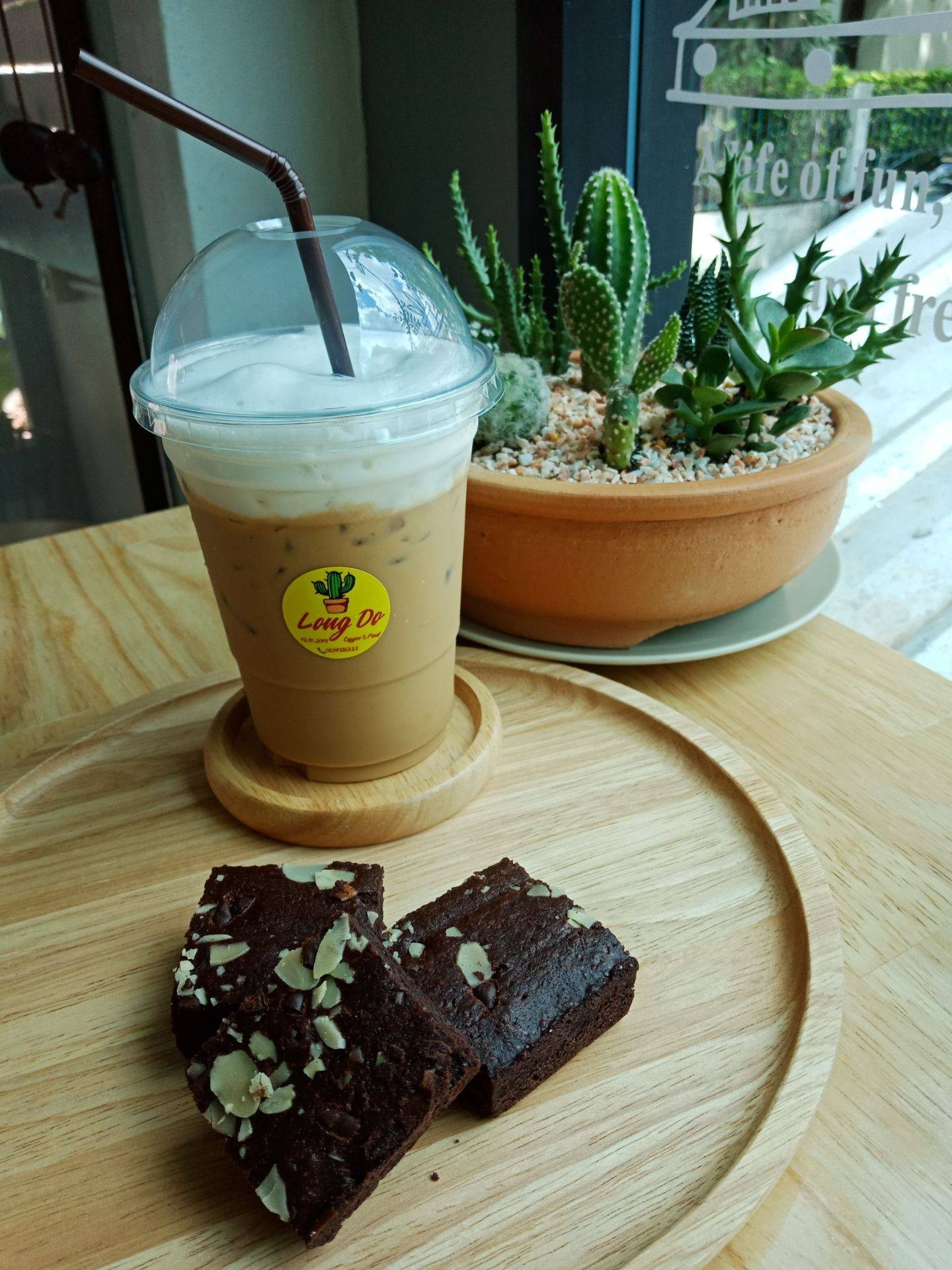 รีวิว Long Do Coffee & Food - ร้านเล็กๆบรรยากาศเหมือนบ้าน
