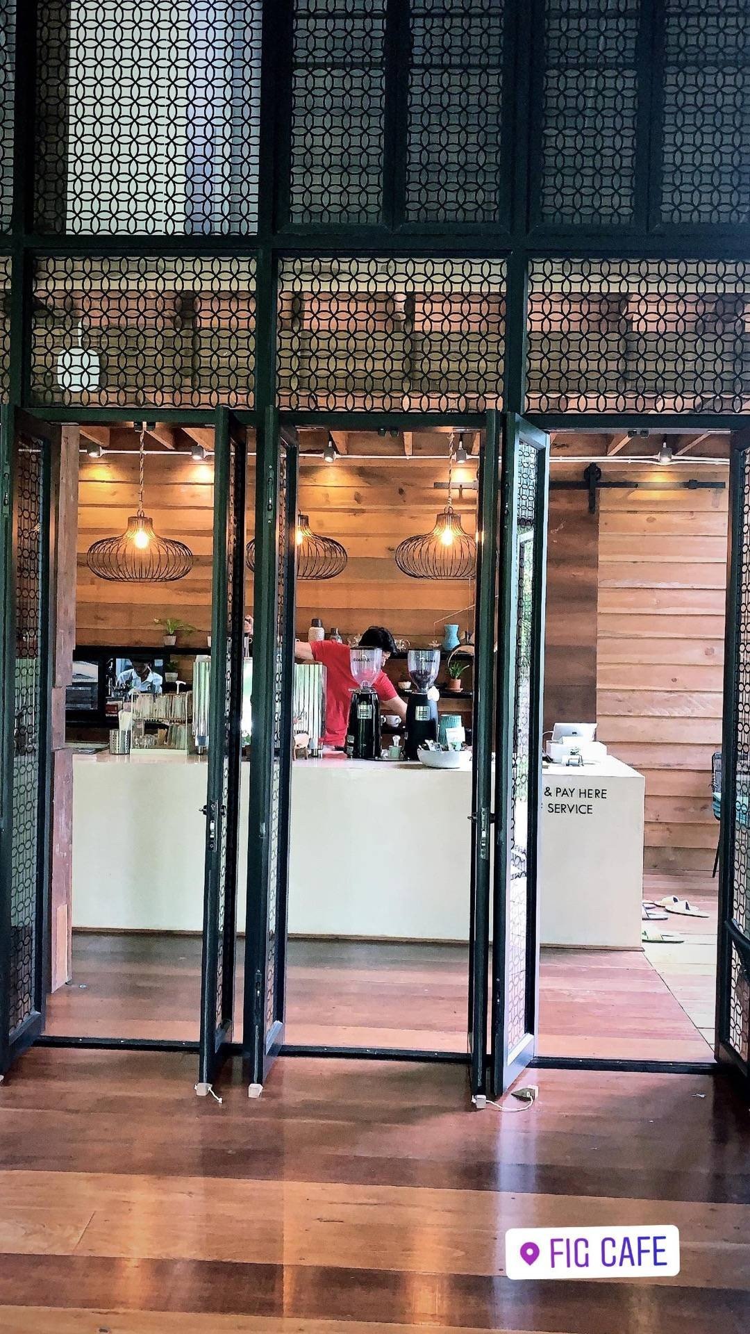 รีวิว Fig Cafe - ร้านกาแฟเล็กๆที่ซ่อนตัวอยู่บนเกาะช้าง บรรยากาศดี กาแฟดี อาหารอร่อย เจ้าของร้าน ...