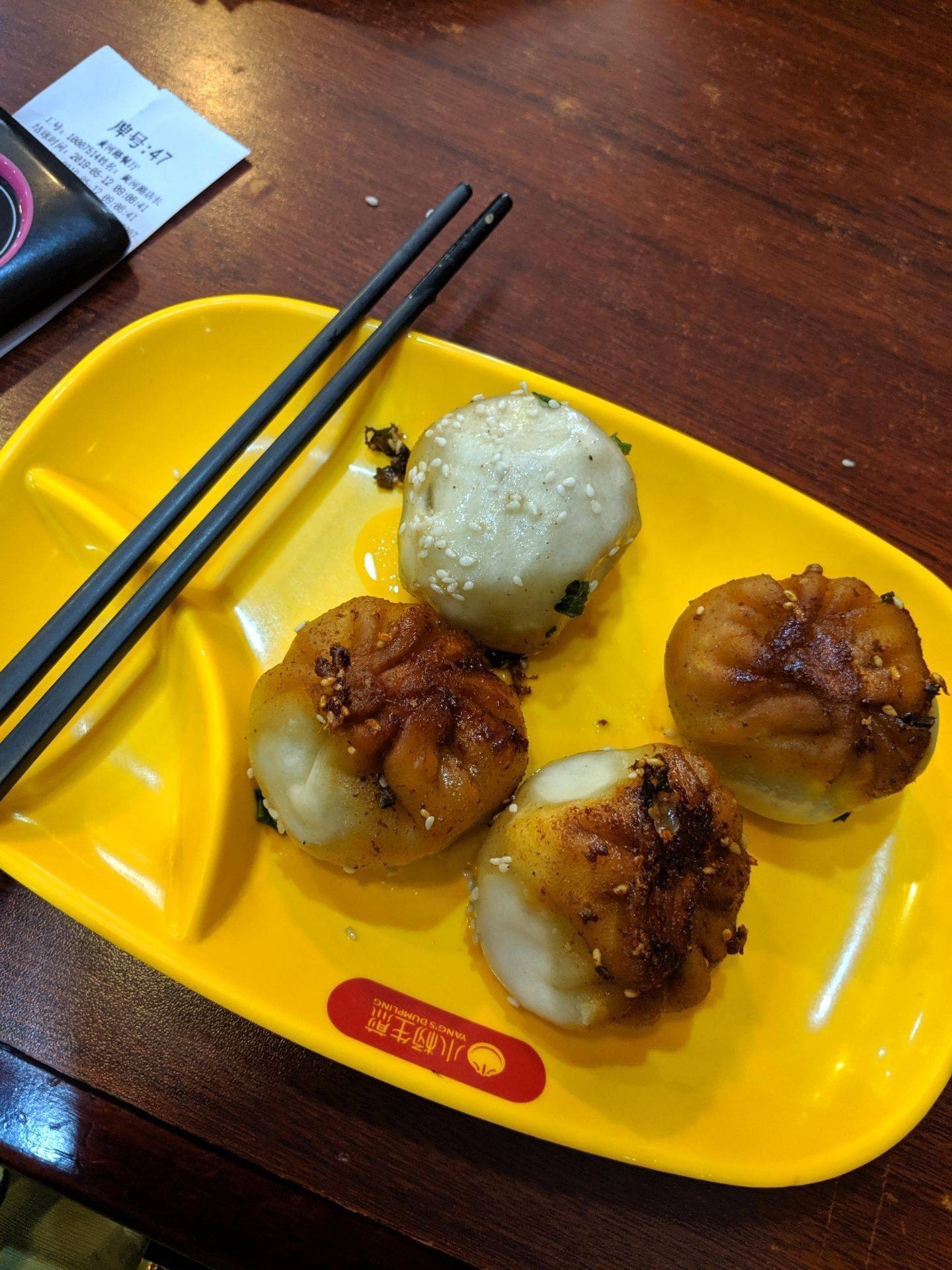 รีวิว 小杨生煎 Yang's Fried Dumpling Huanghe - เสี่ยวหลงเปาทอดด