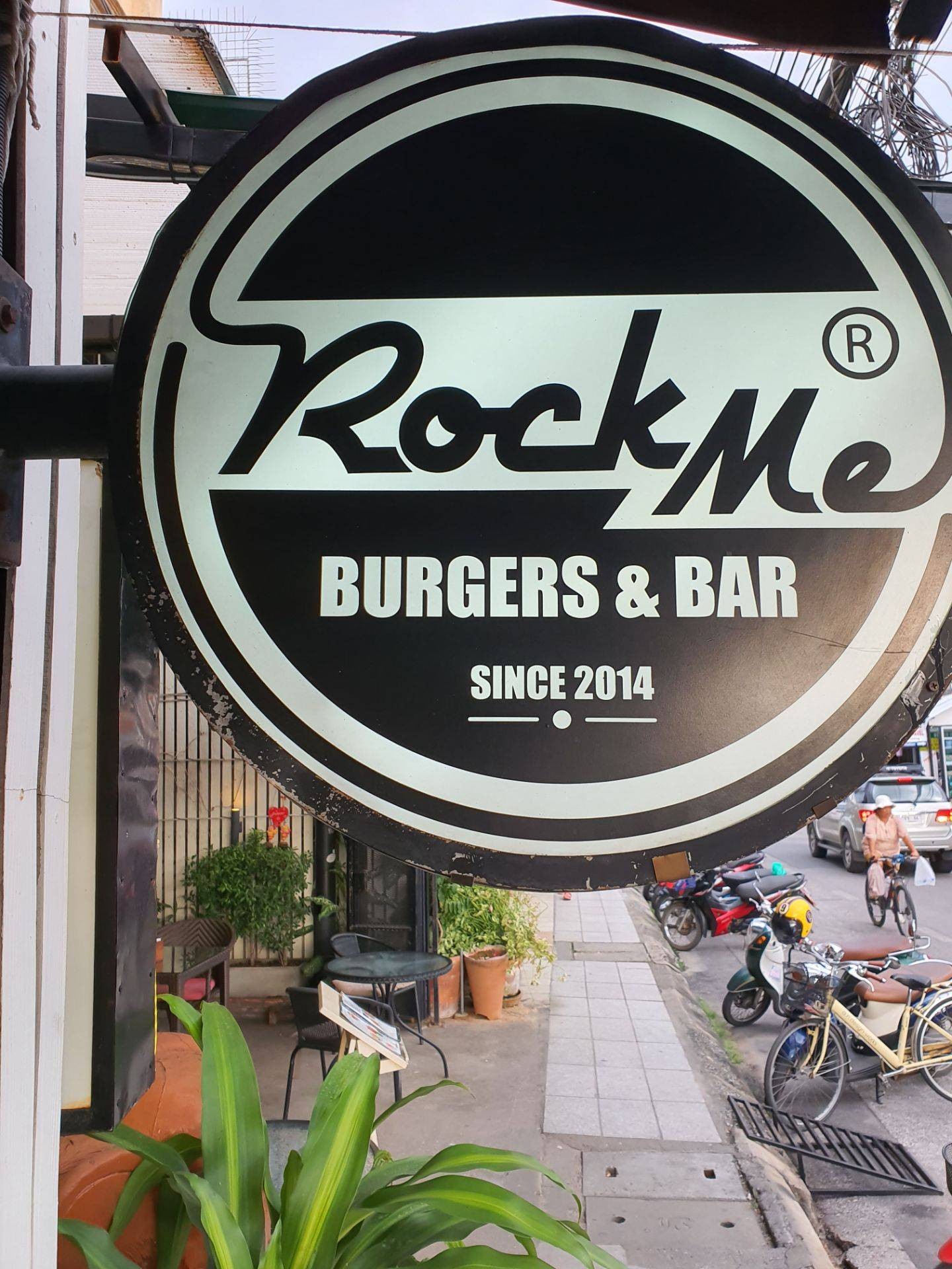 รีวิว Rock Me Burgers & Bar เชียงใหม่ - Rock Me Burger.....😀