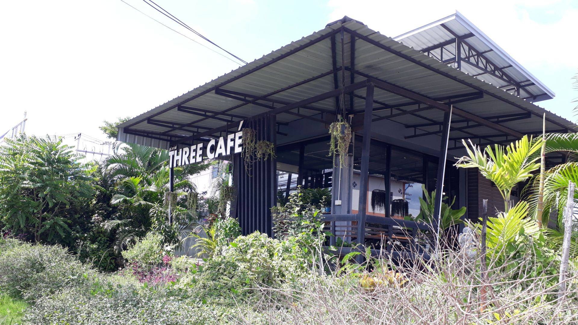 รีวิว THREE CAFE' - ร้านสวยนั่งสบาย