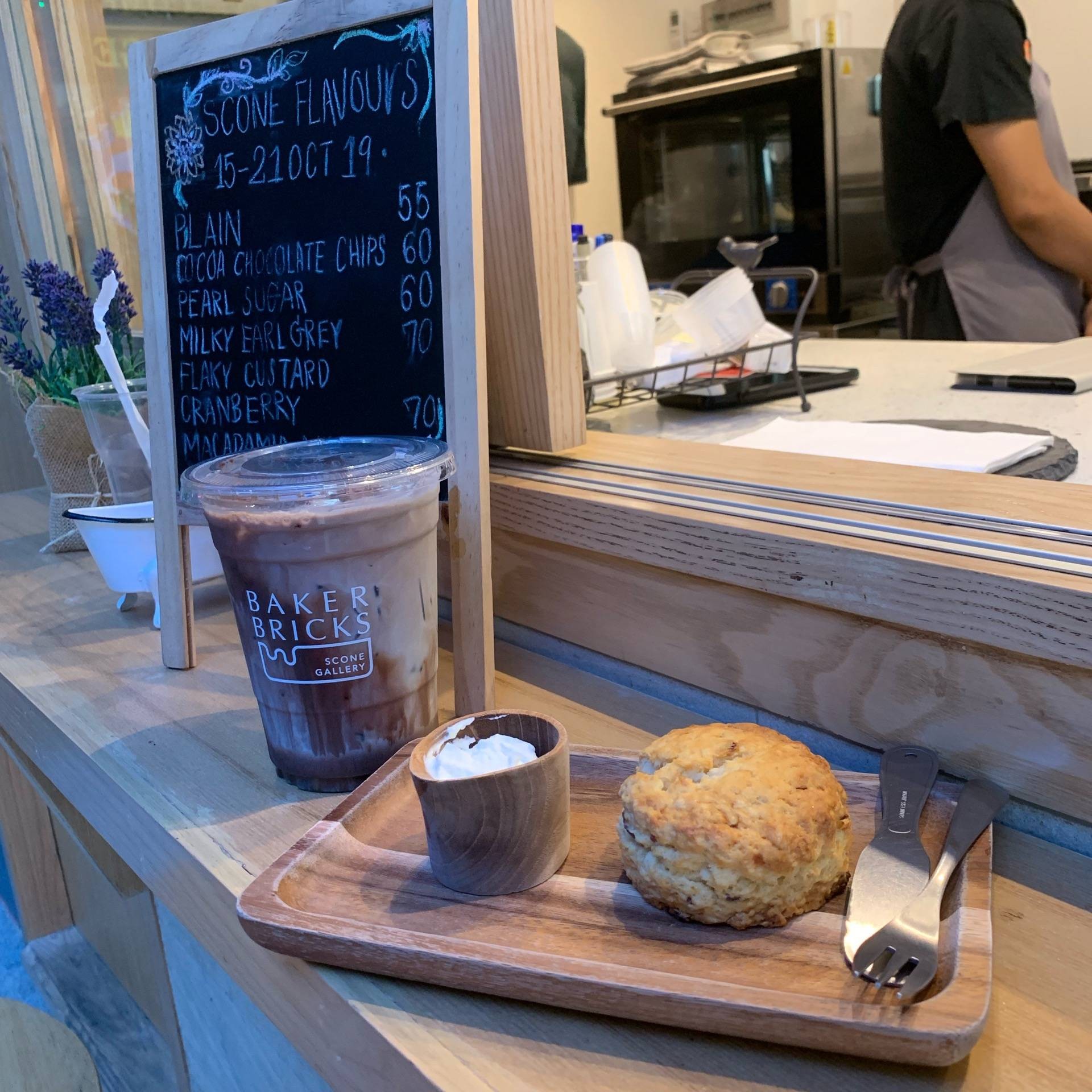 รีวิว Baker Bricks Baker Bricks Phrom Phong - ร้านเล็กๆ น่ารัก มีกิมมิค