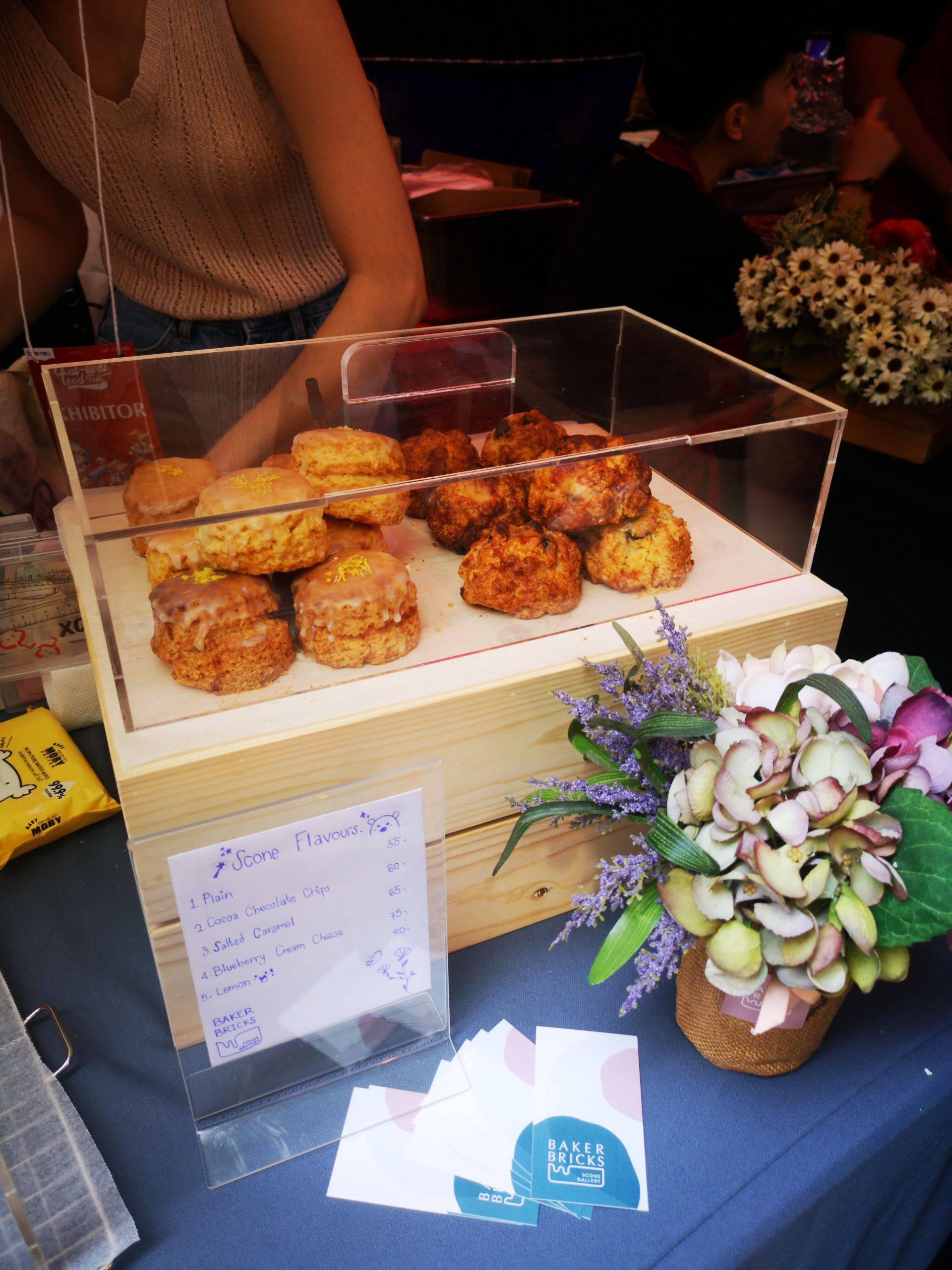 รีวิว Baker Bricks Baker Bricks Phrom Phong - สโคนชิ้นใหญ่ๆ ทานคูครีม