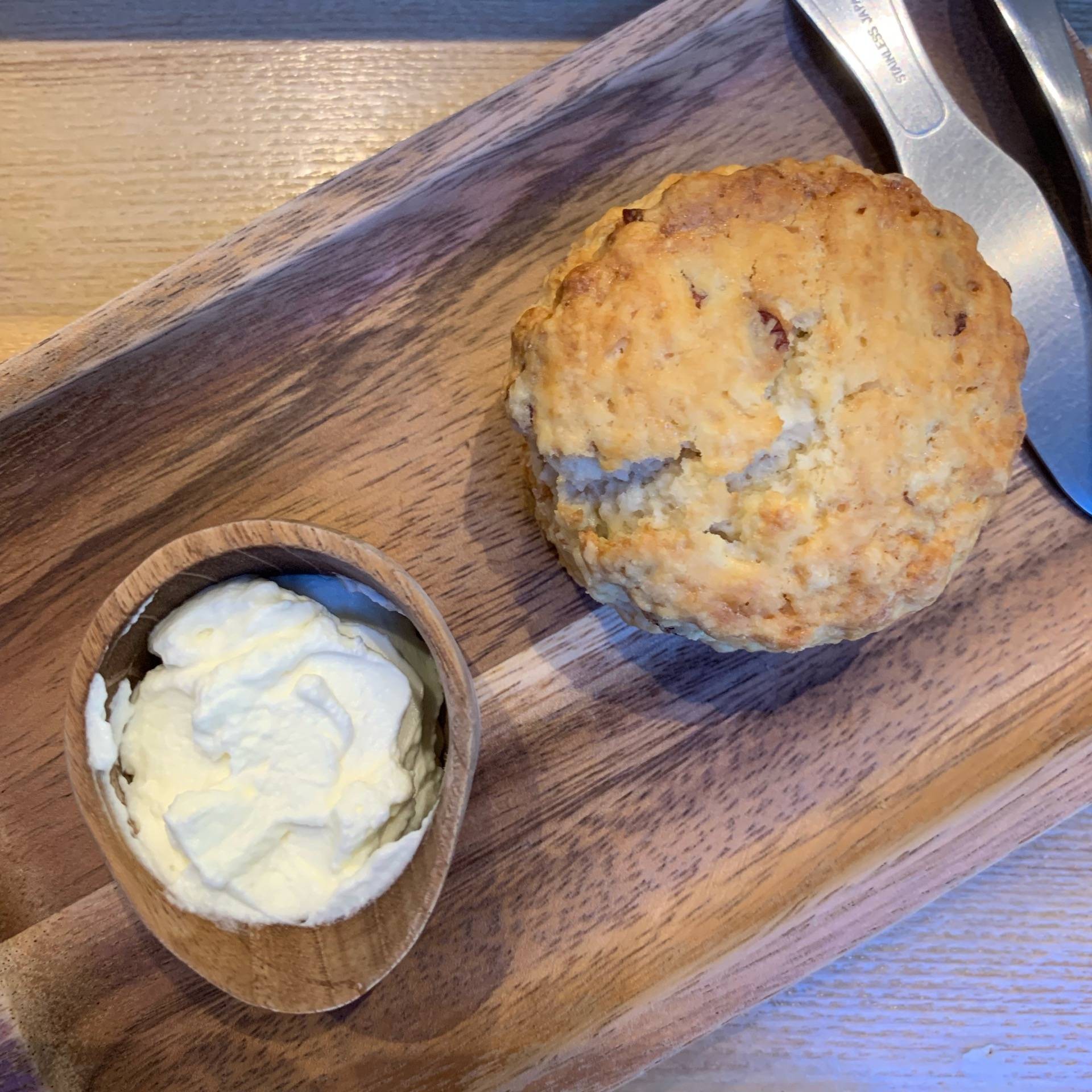 รีวิว Baker Bricks Baker Bricks Phrom Phong - Cranberry Scone