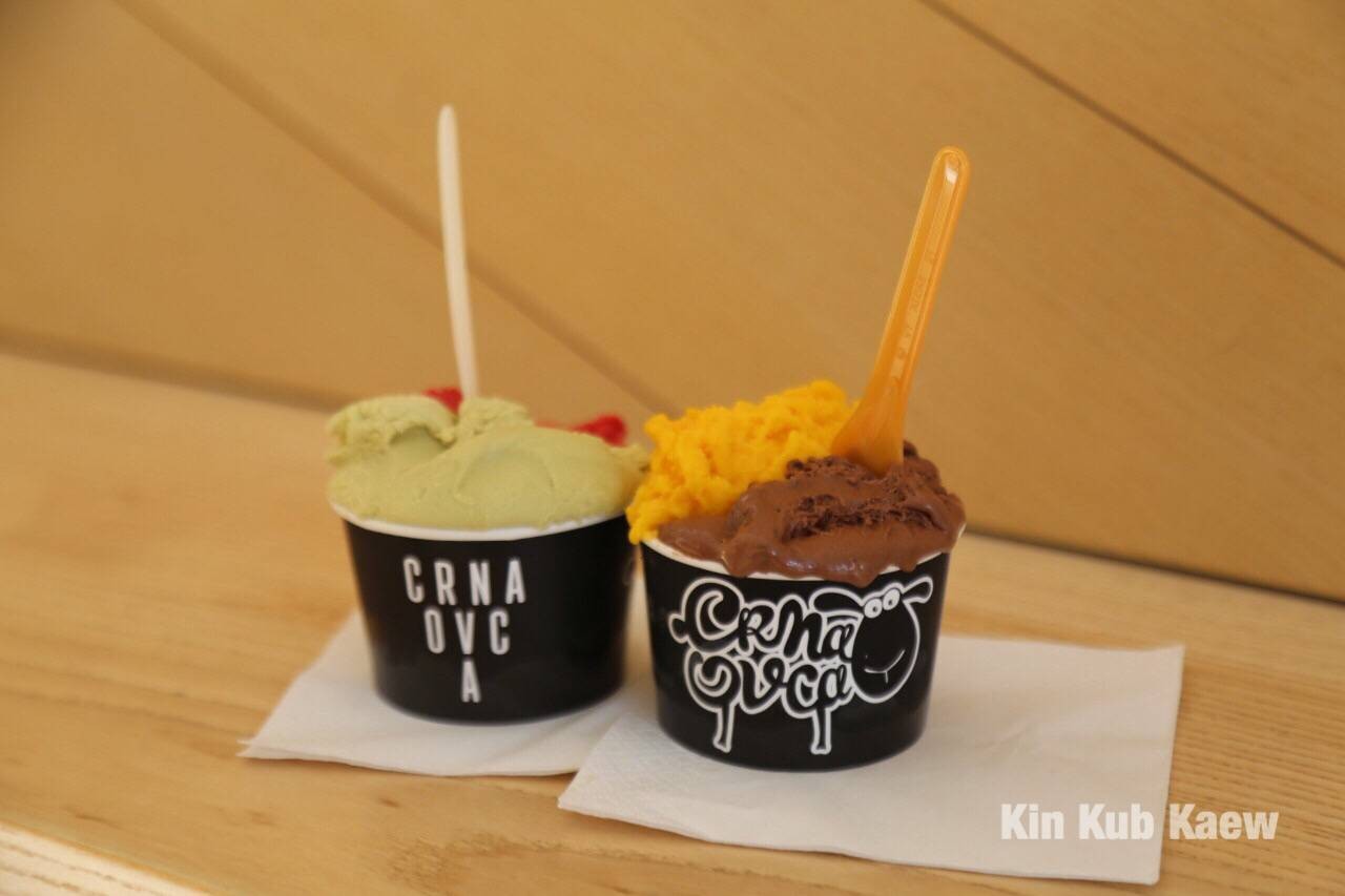 รีวิว CRNA OVCA - ร้านไอศกรีมโฮมเมดข้างโบสถ์ St.Mary, Novi Sad, Serbia
