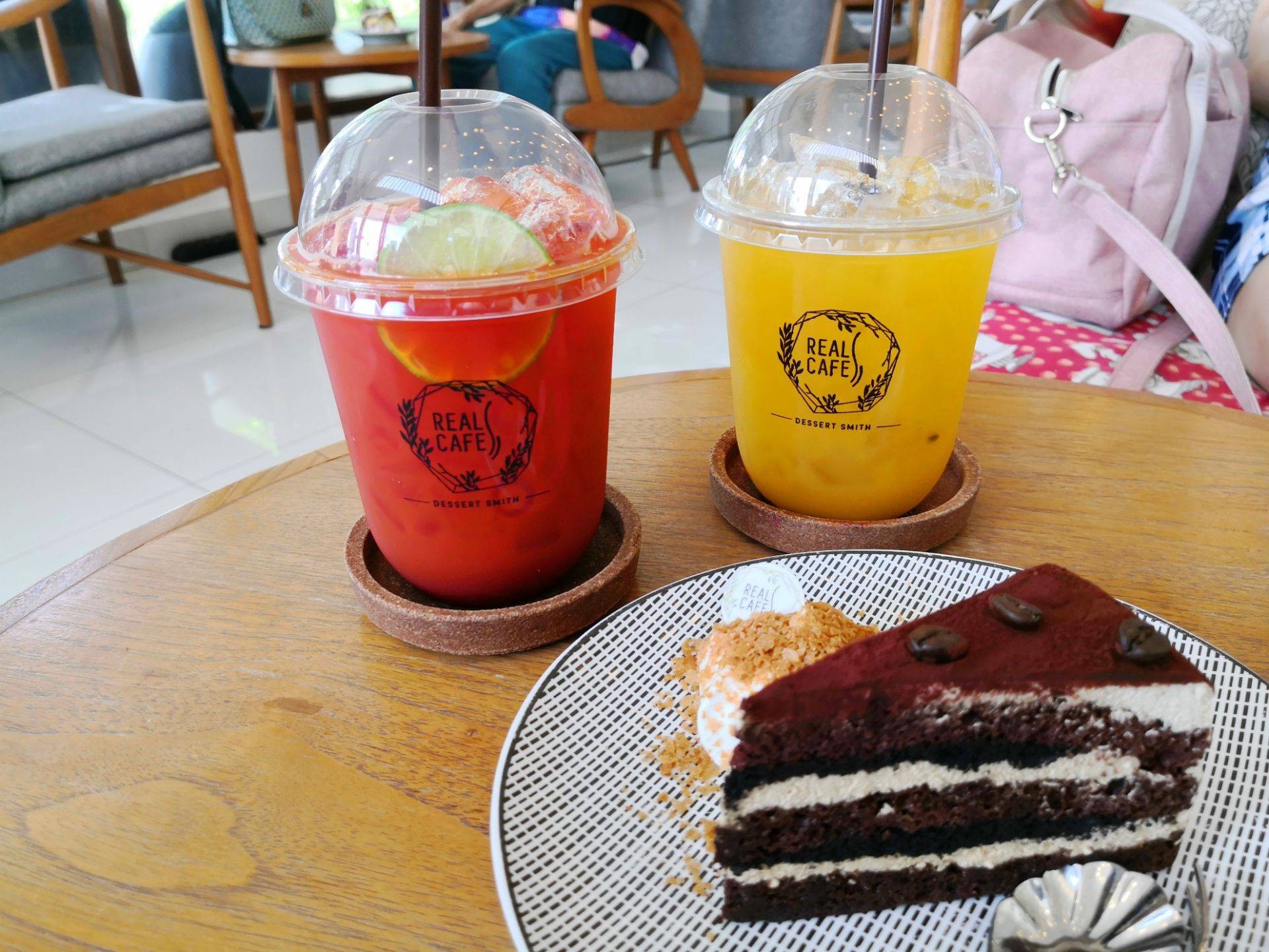 รีวิว Real Cafe - ร้านค่าเฟ่น่าร้ากกกก นั่งชิลได้เรื่อยๆ - Wongnai