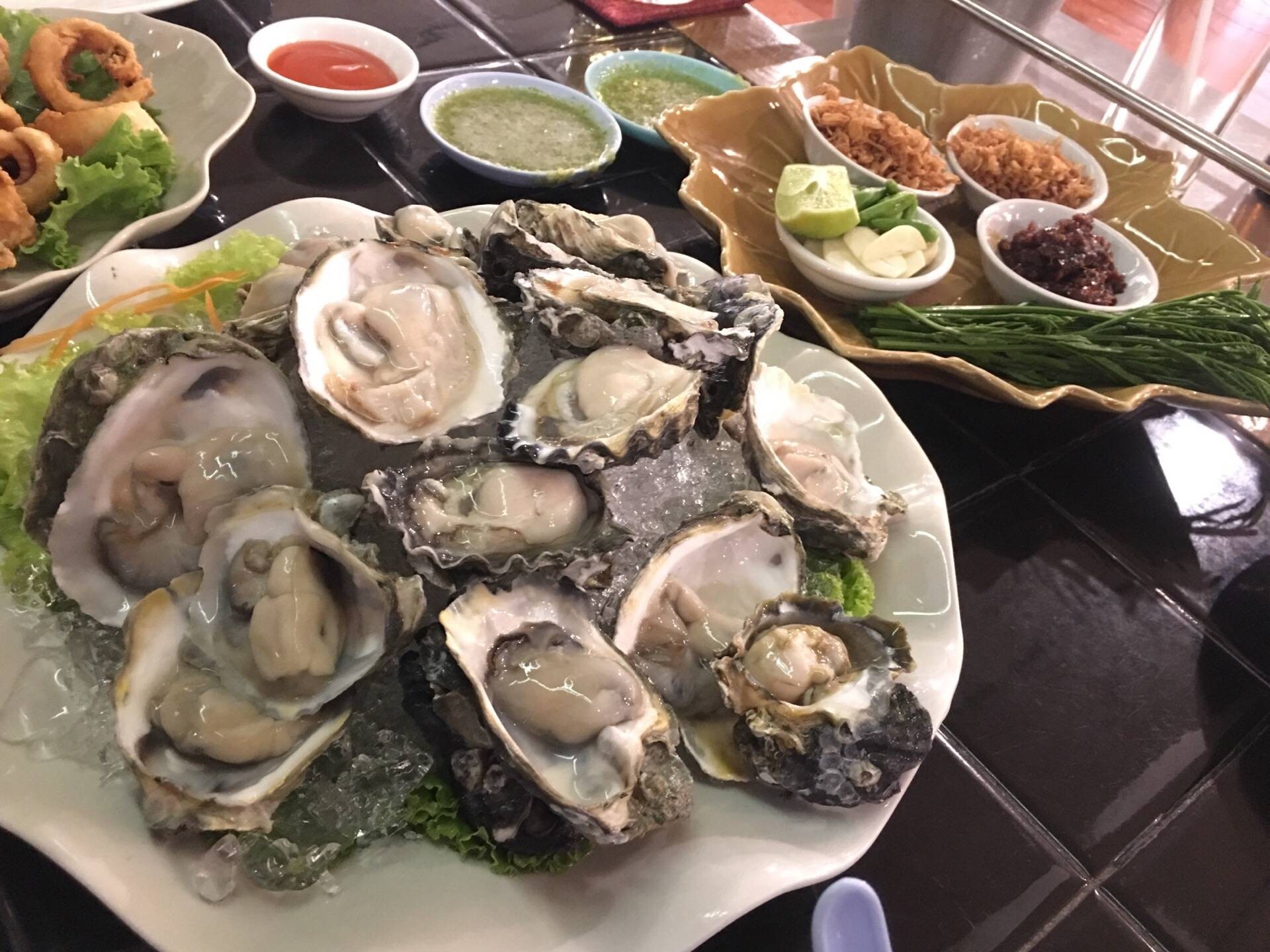 หอยนางรมทรงเครื่อง ร้าน Boss Thai & Seafood Restaurant (river)