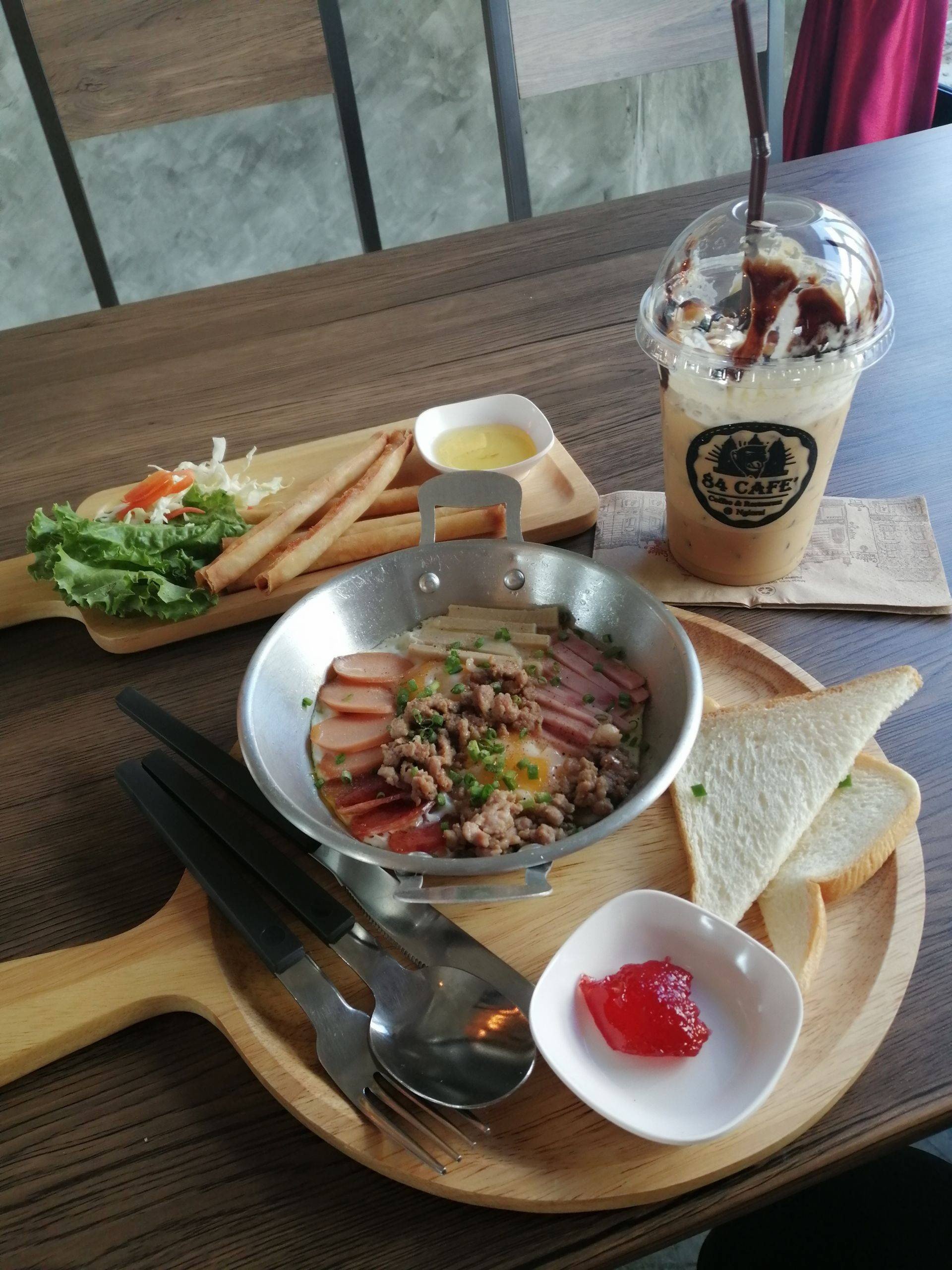 รีวิว 84 Cafe Coffee & Restaurant - บรรยากาศดี เพลงเพราะ อาหารอร่อยค่ะ ...
