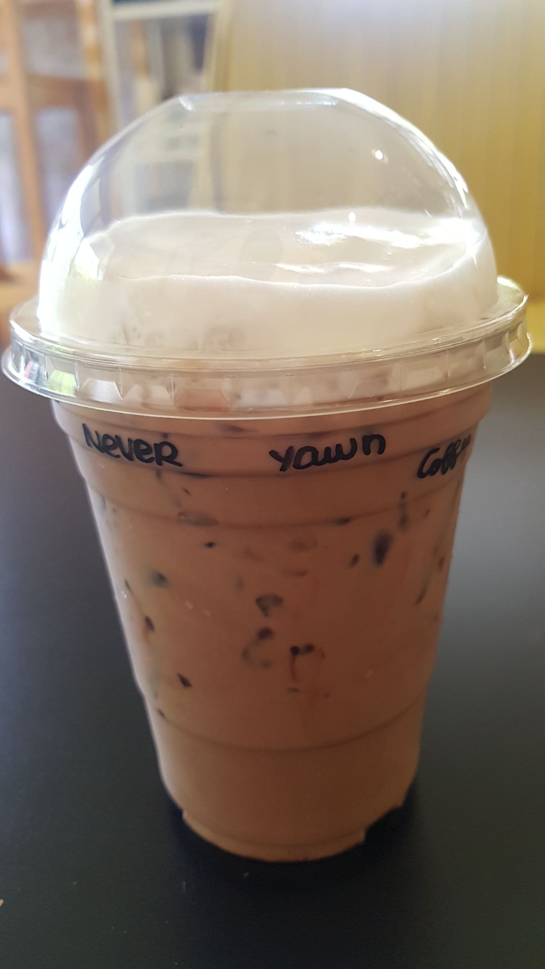 รีวิว The Never Yawn Coffee - เป็นร้านกาแฟน่ารักเล็กๆ อยู่ริมถนน มีที่ ...