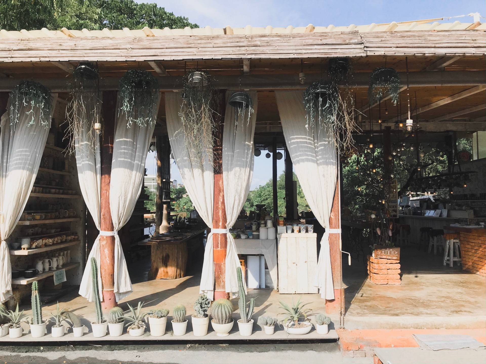 รีวิว Sailom Gallery - สายลม แกลลอรี่ ร้านคาเฟ่คนรักงานเซรามิค