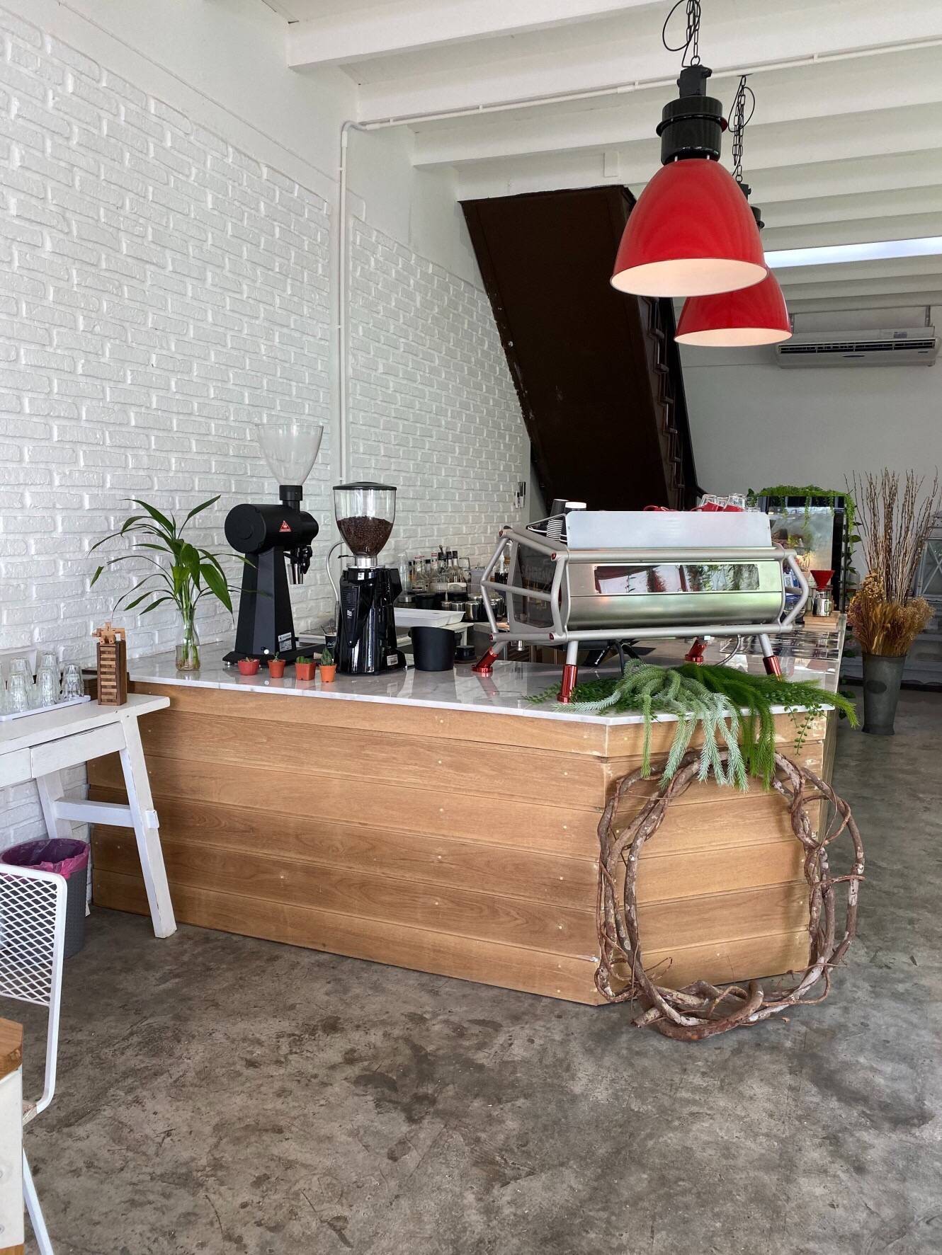 รีวิว A Day Break - กาแฟอร่อยใหญ่ในร้านน่ารักและอบอุ่น