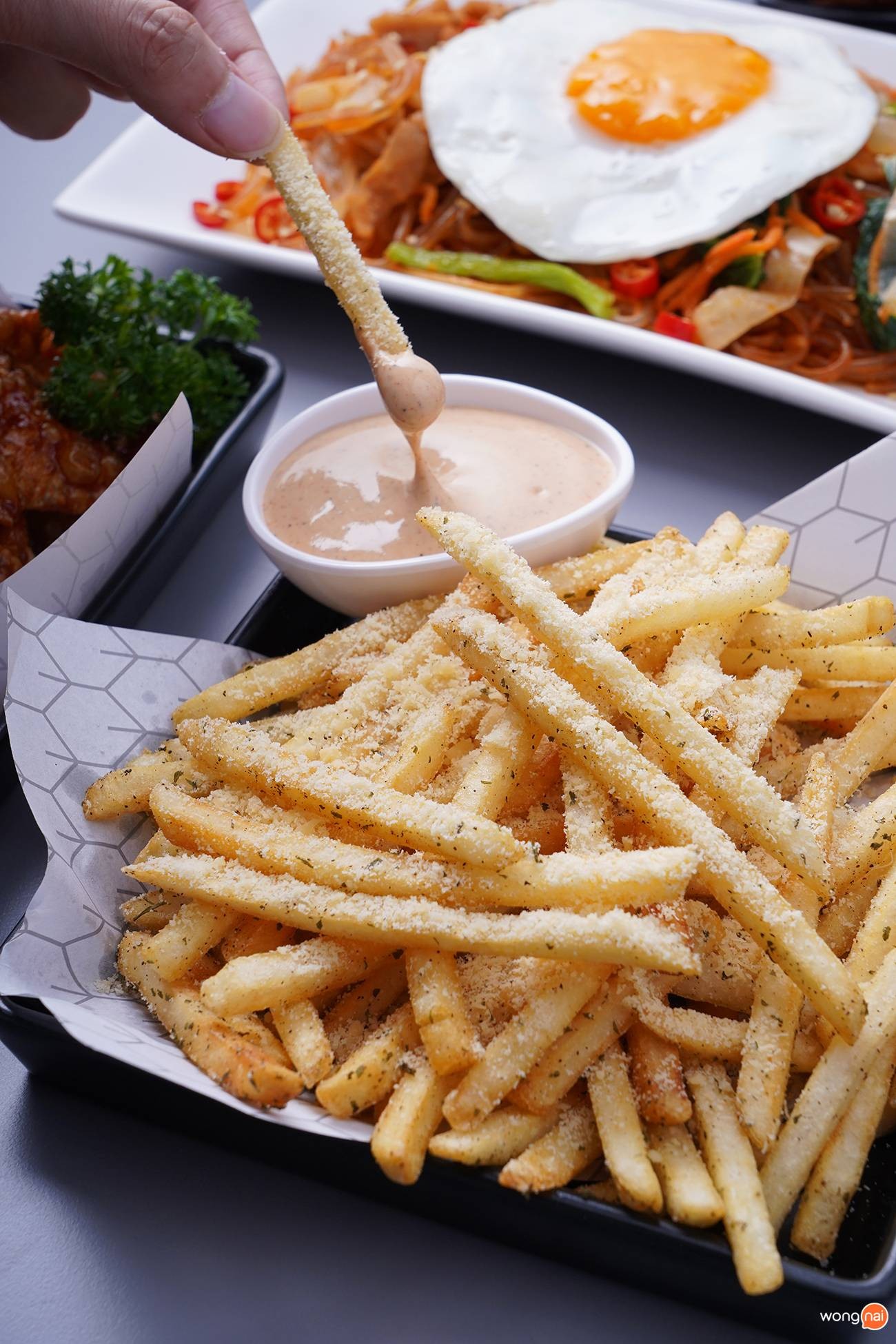 Bonchon ร้านไก่ทอดเกาหลีกับซอสใหม่ สะบัดแปรงละเลงซอสได้ตามใจ!