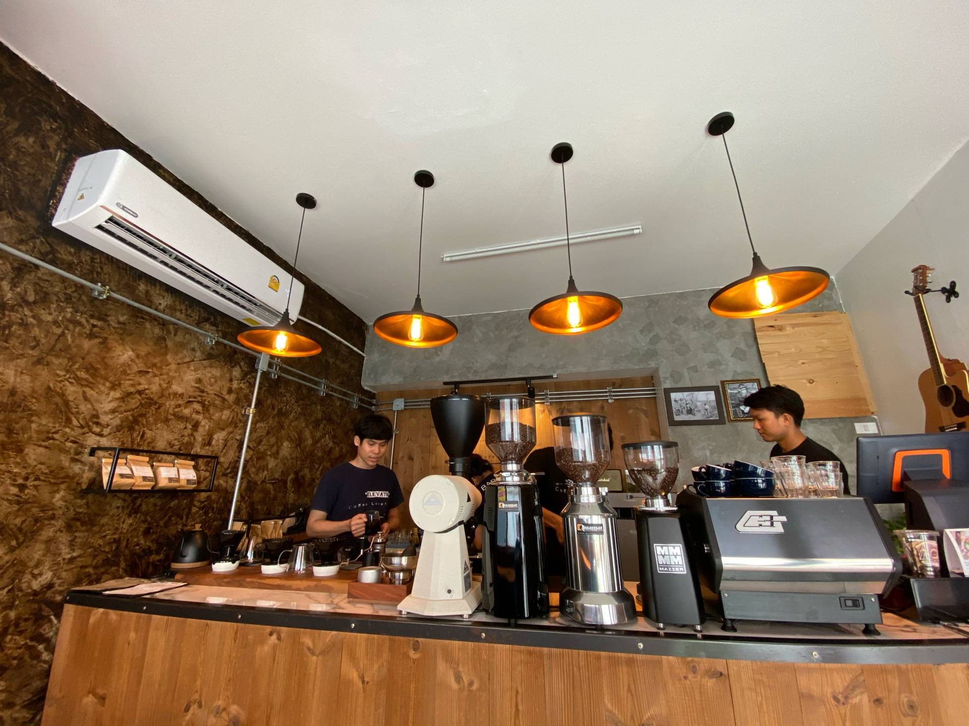 รีวิว ORBiT espresso BKK พหลโยธิน35 - ร้านกาแฟเล็กๆ แต่จัดร้านได้บรรยากาศดี กาแฟอร่อยดีครับ มี ...