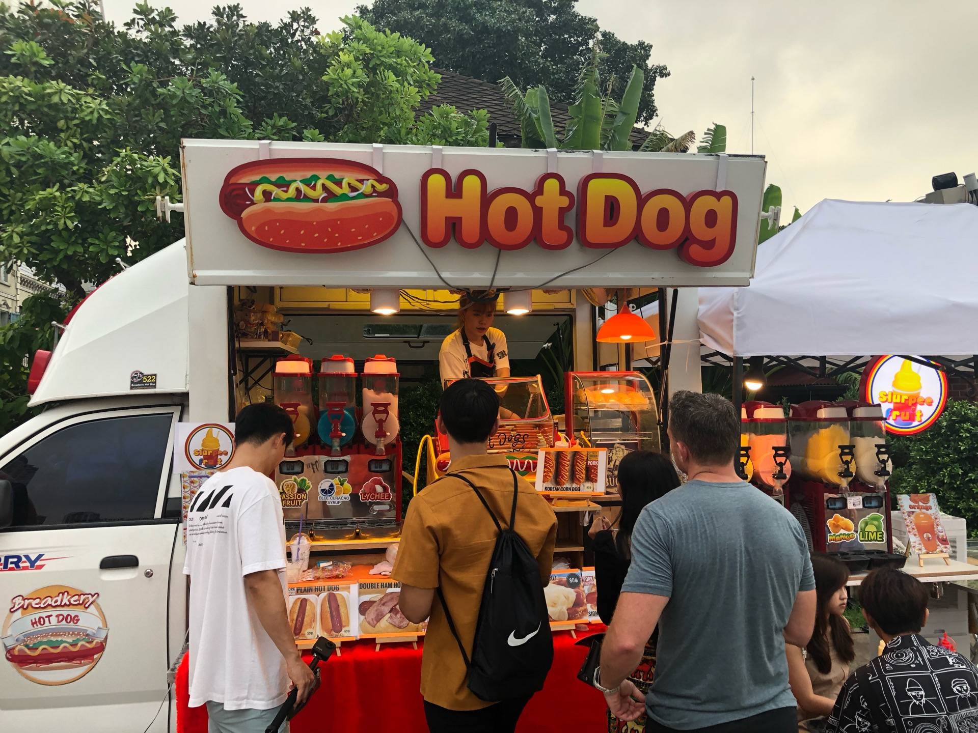 ร้าน Breadkery Hot Dog And Slurpee Asiatique riverfront | รีวิวร้านอาหาร