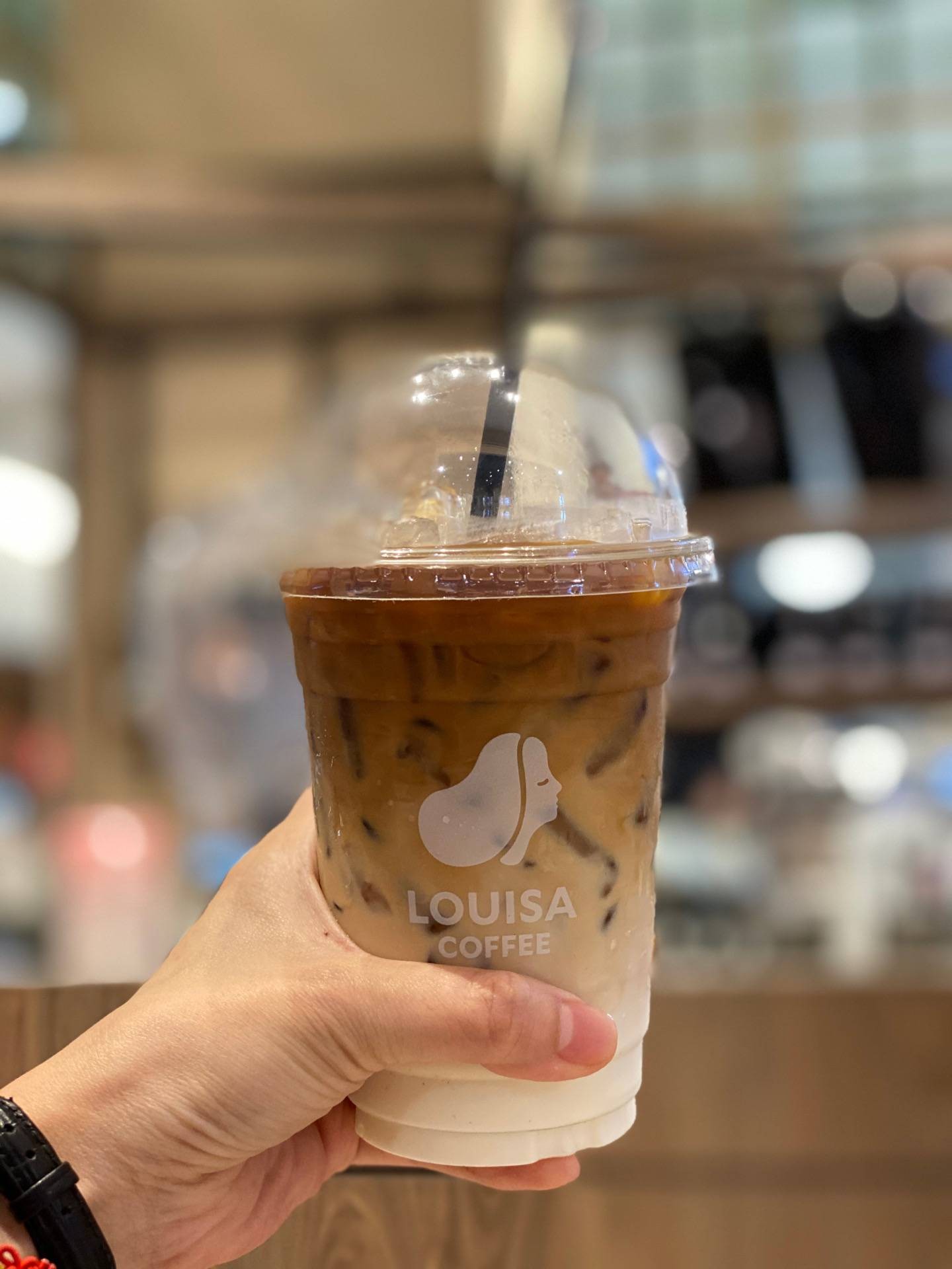 รีวิว Louisa Coffee Central World - ร้านเปิดใหม่ บริการดี รสชาติใช้ได้ ...