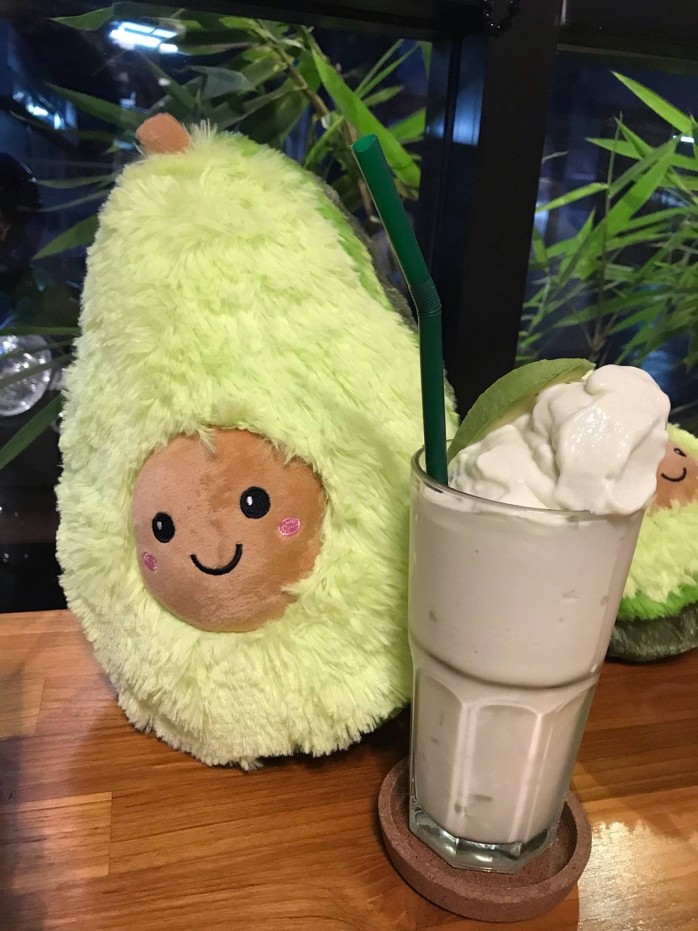 รีวิว The Hass Bistro สุขุมวิท 49 - สมูทตี้อโวคาโดอร่อยเนียนนุ่มๆ